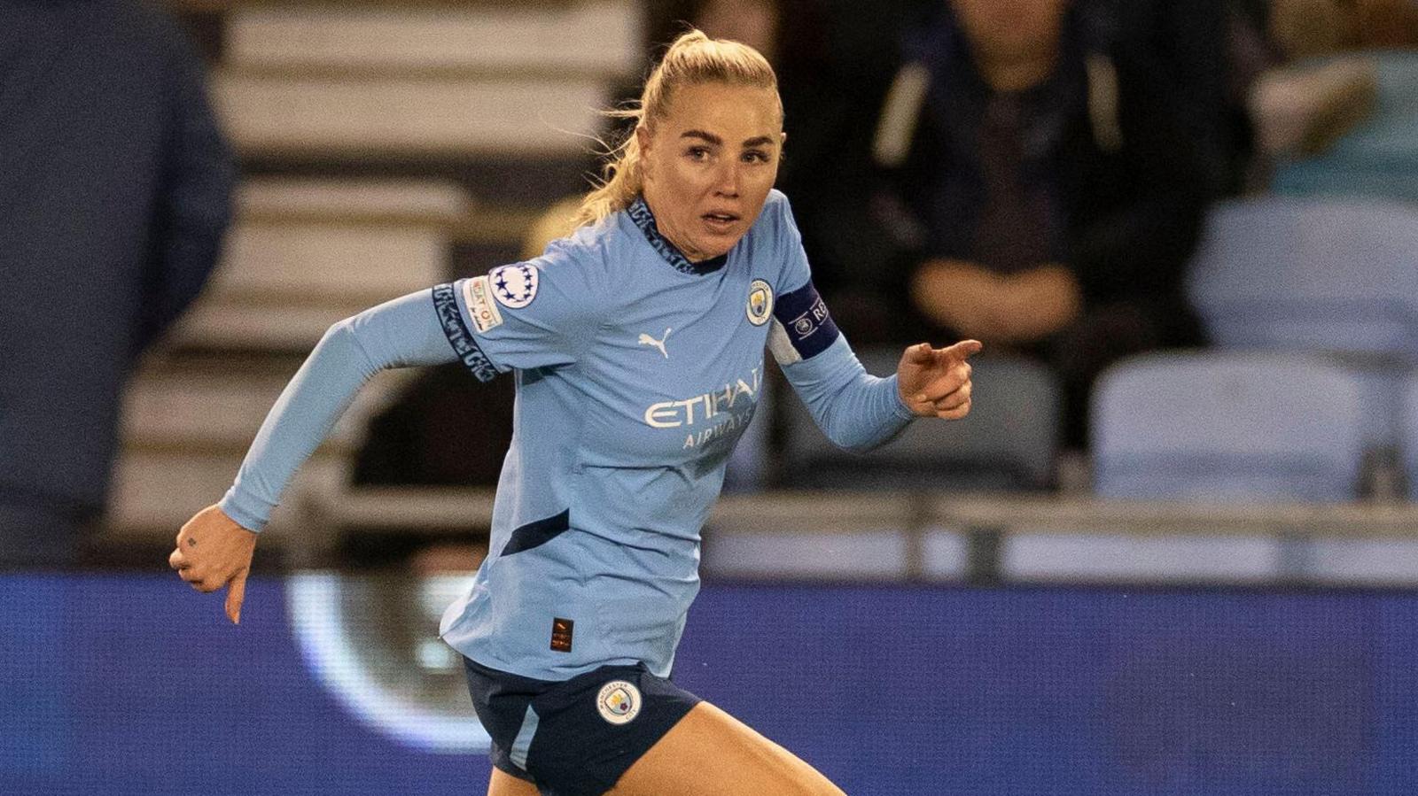 Alex Greenwood: Man City await scan results - BBC Sport