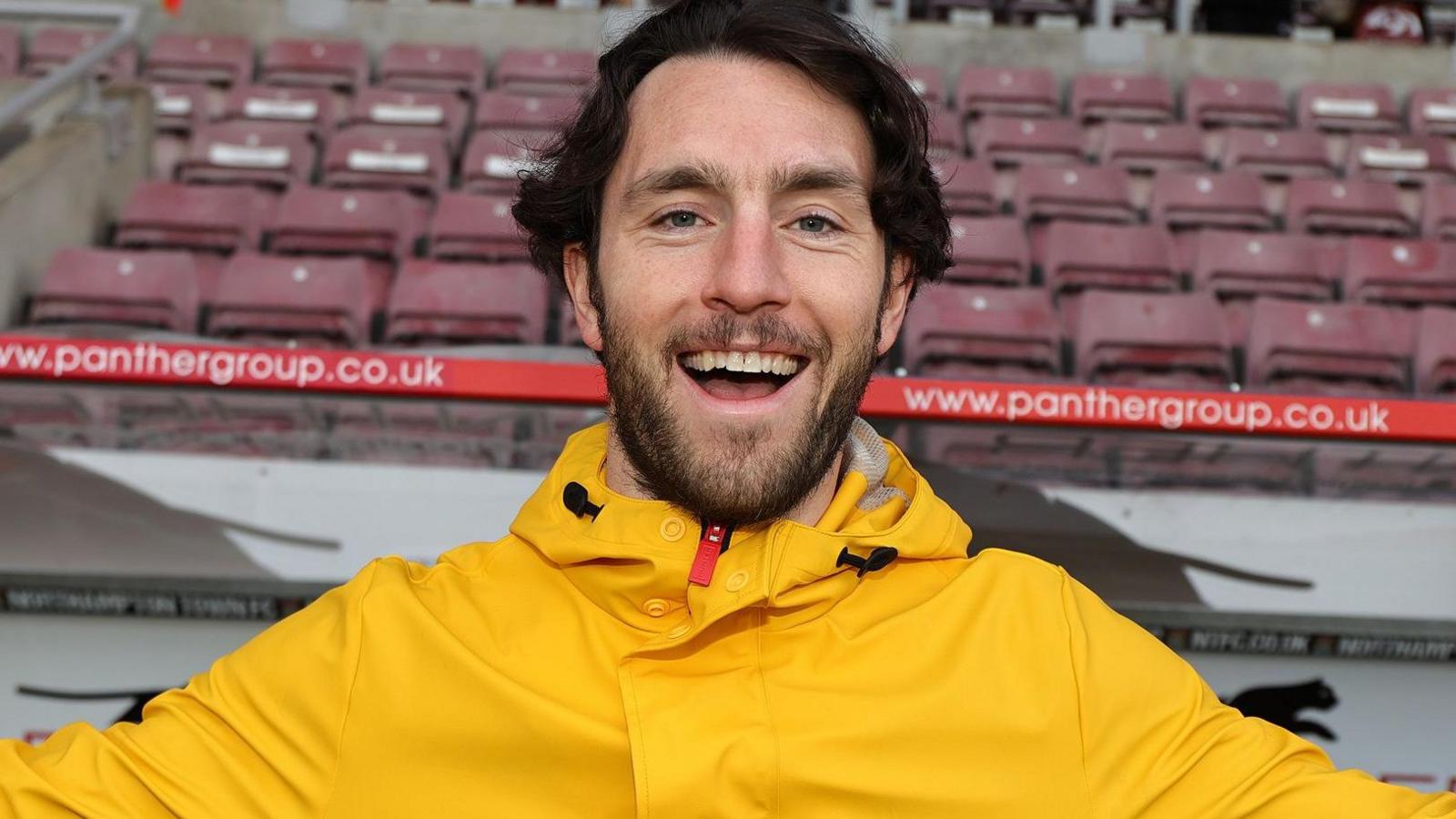 John-Joe O'Toole: Rushden & Diamonds sign veteran midfielder - BBC Sport