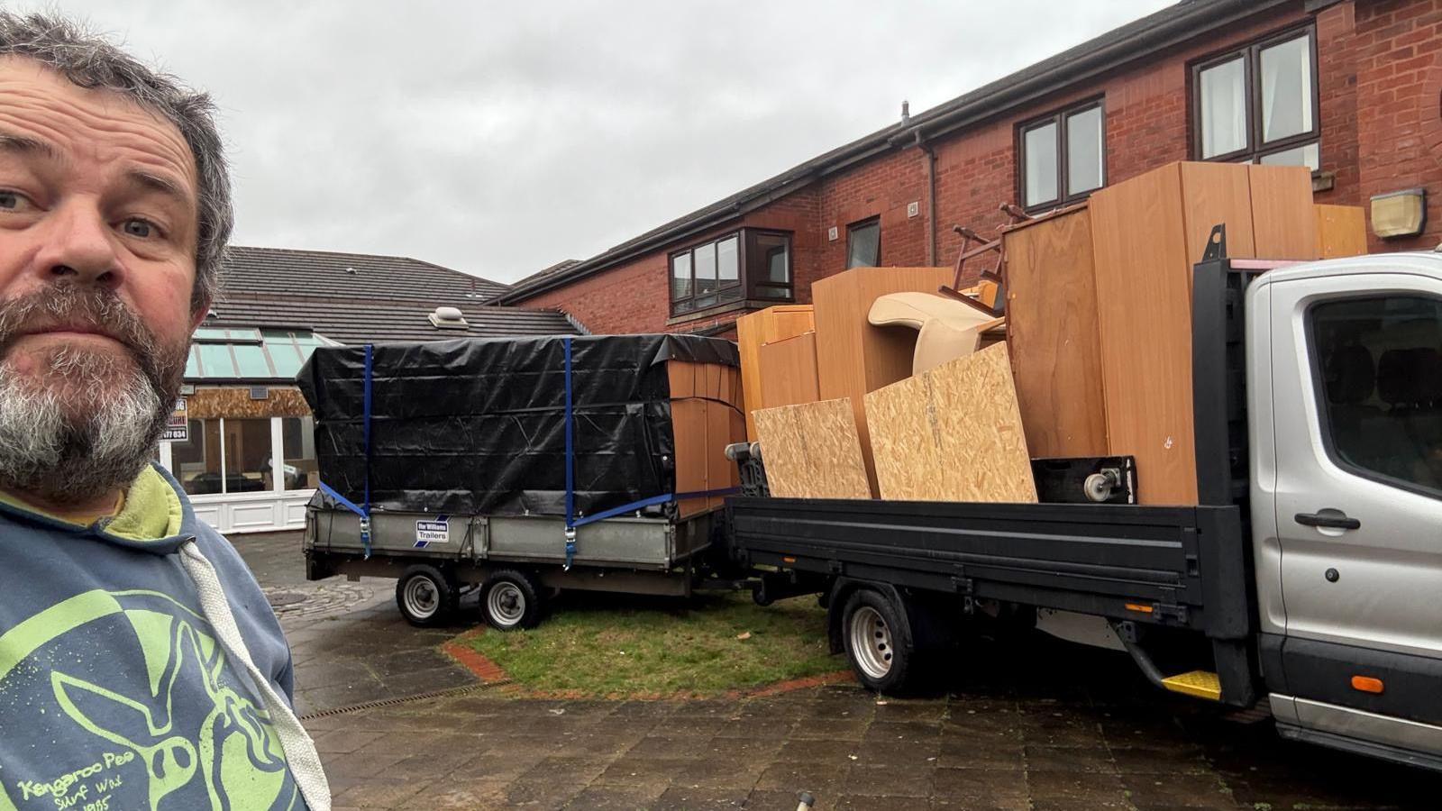 Milton Keynes group delivers lorry of care home aid to Ukraine - BBC News