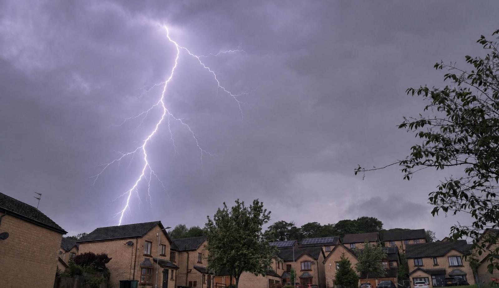 Lightning strike causes rail disruption across Yorkshire - BBC News
