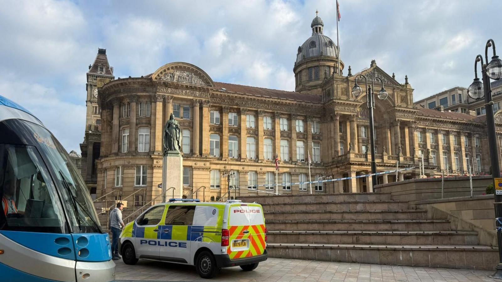 Cordon at Victoria Square in Birmingham city centre - BBC News
