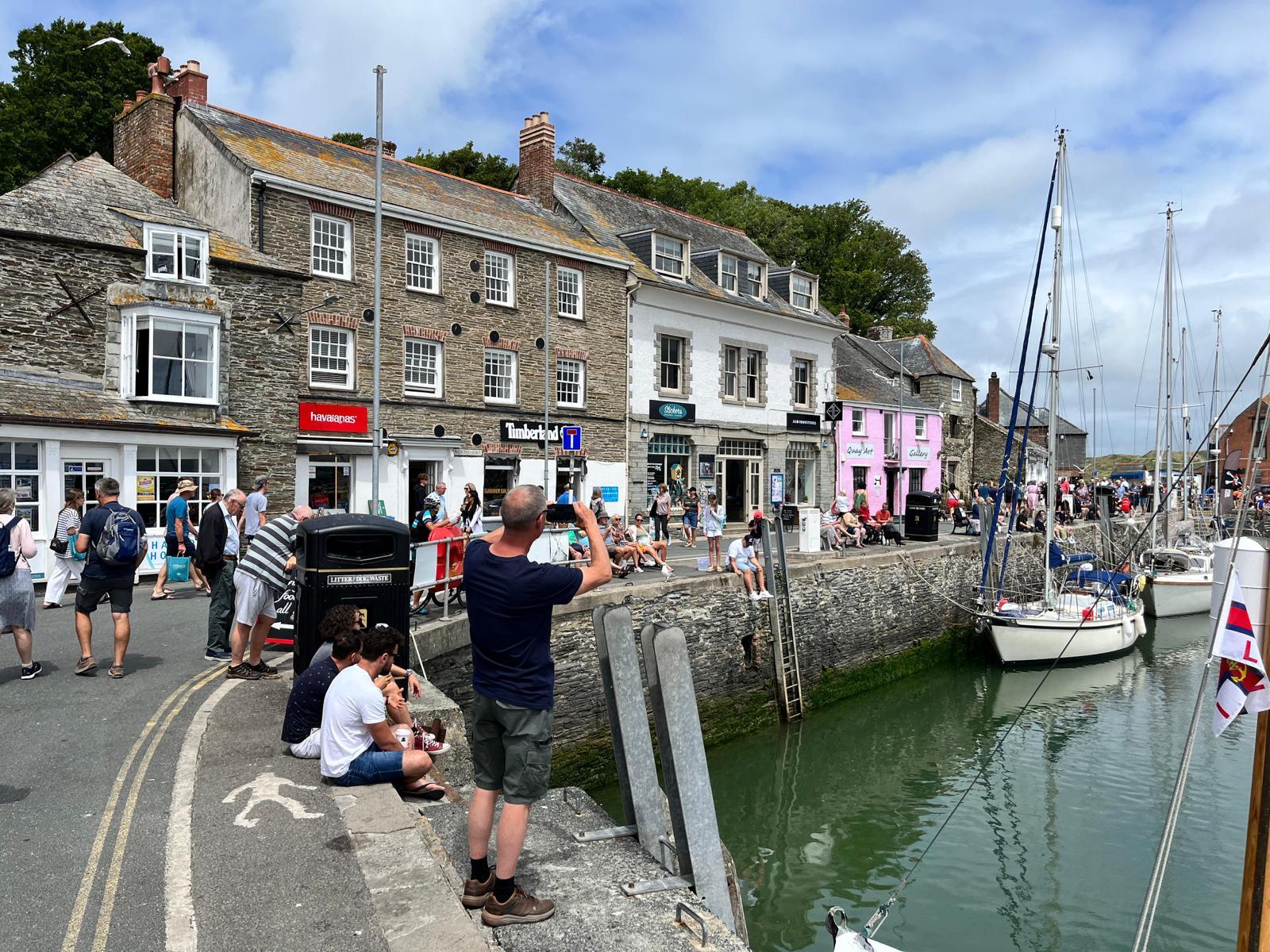 Child dies in Padstow harbour fall - BBC News