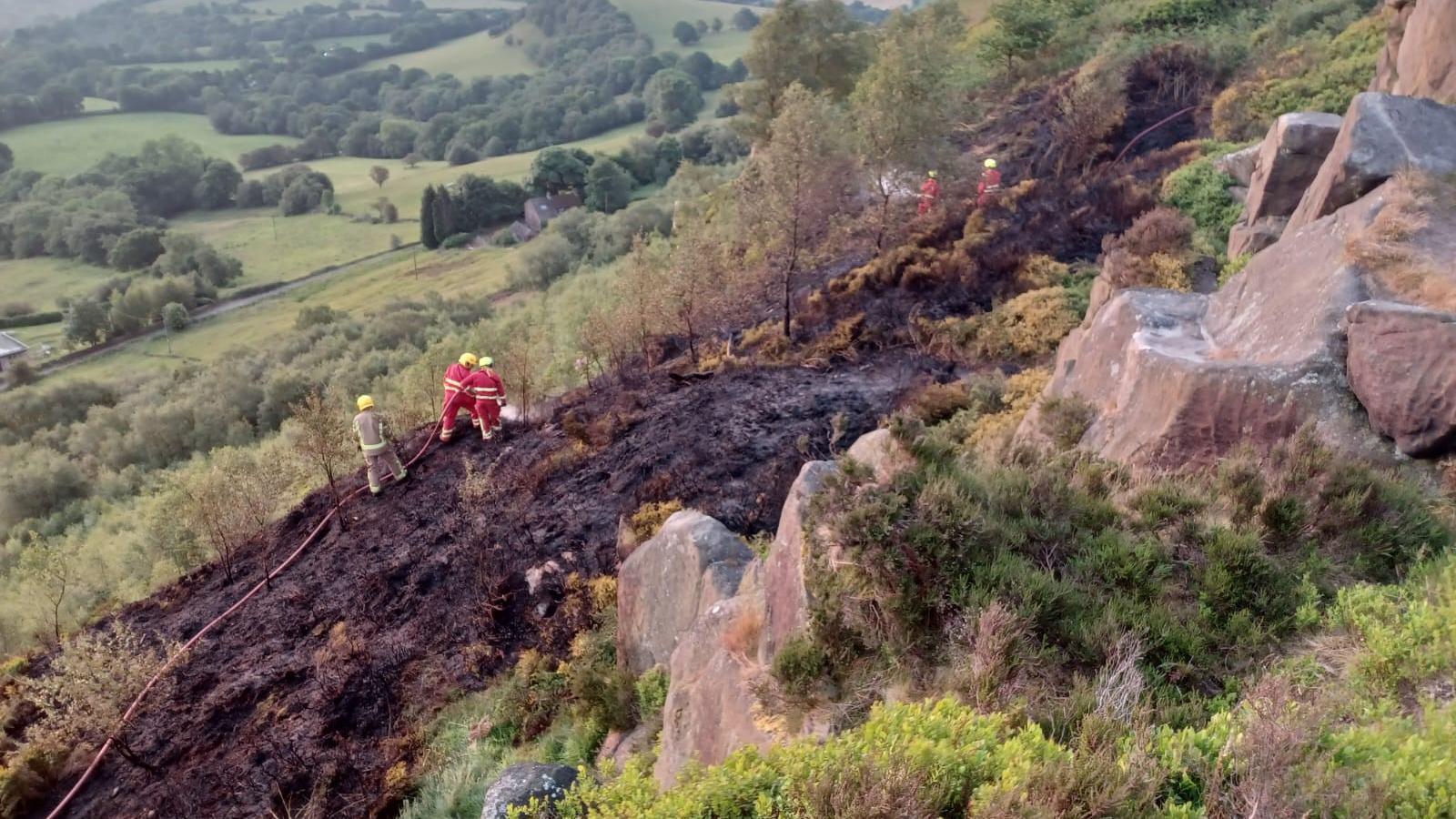 Crews tackle grassland blaze at Congleton beauty spot - BBC News