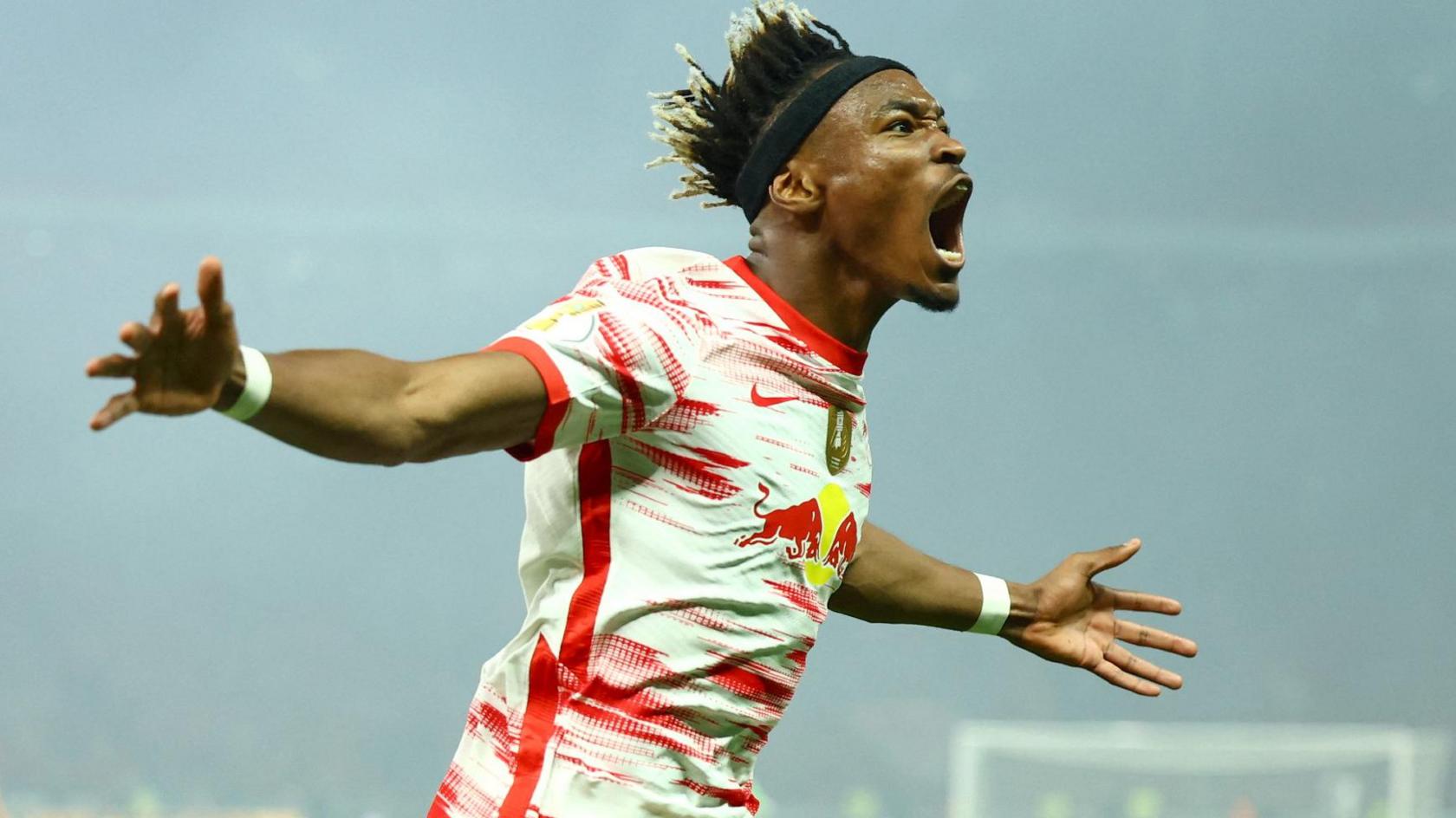 Chelsea & Man Utd: Nkunku extends deal at RB Leipzig - BBC Sport