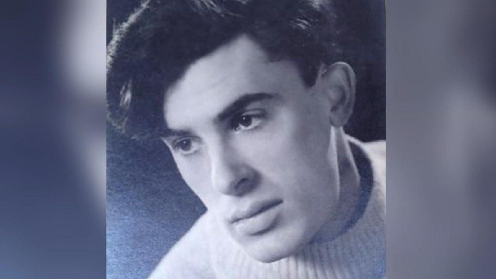 New music recalls former Spitfire pilot's mysterious death - BBC News