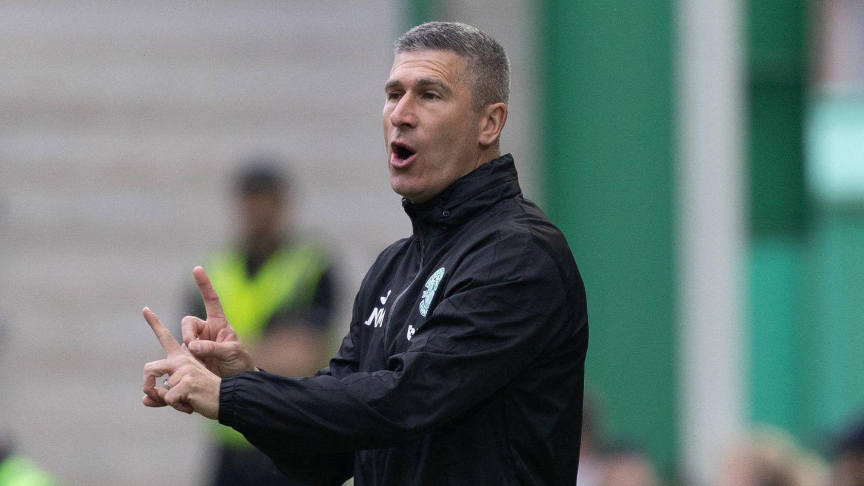 Hibs should stick by Nick Montgomery, says Darren Jackson - BBC Sport