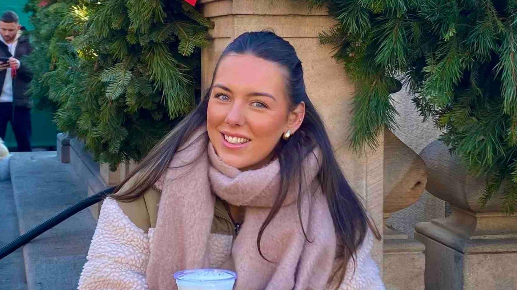 Tameside woman discovers wisdom tooth pain was rare cancer - BBC News