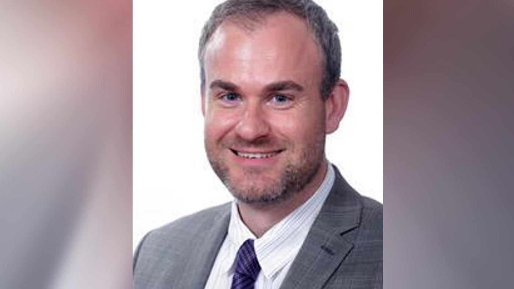 Lib Dem Peterborough councillor switches to independent - BBC News