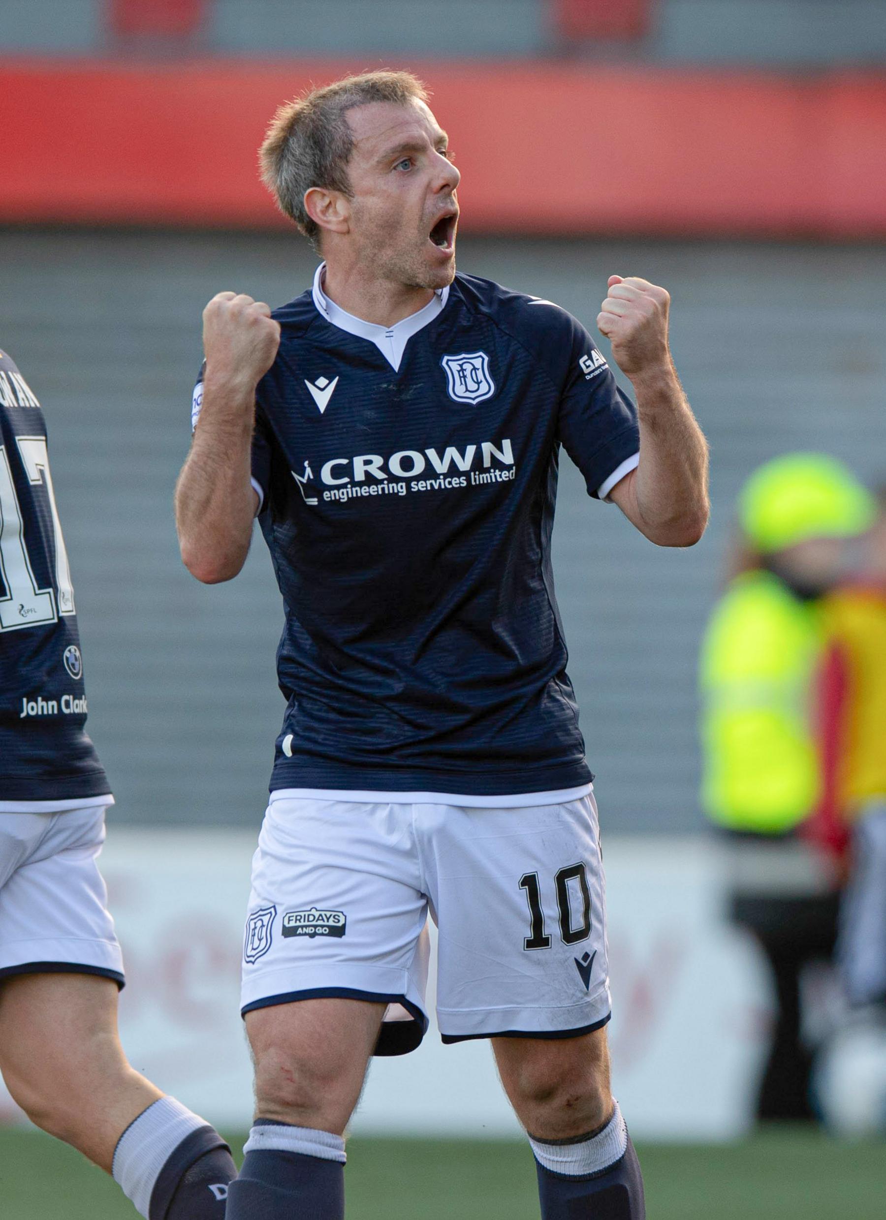 'Bona fide legend' McGowan among six Dundee departures - BBC Sport