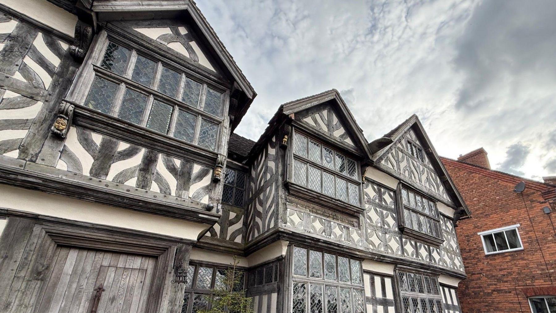 Family home plans for 16th Century Nantwich building - BBC News