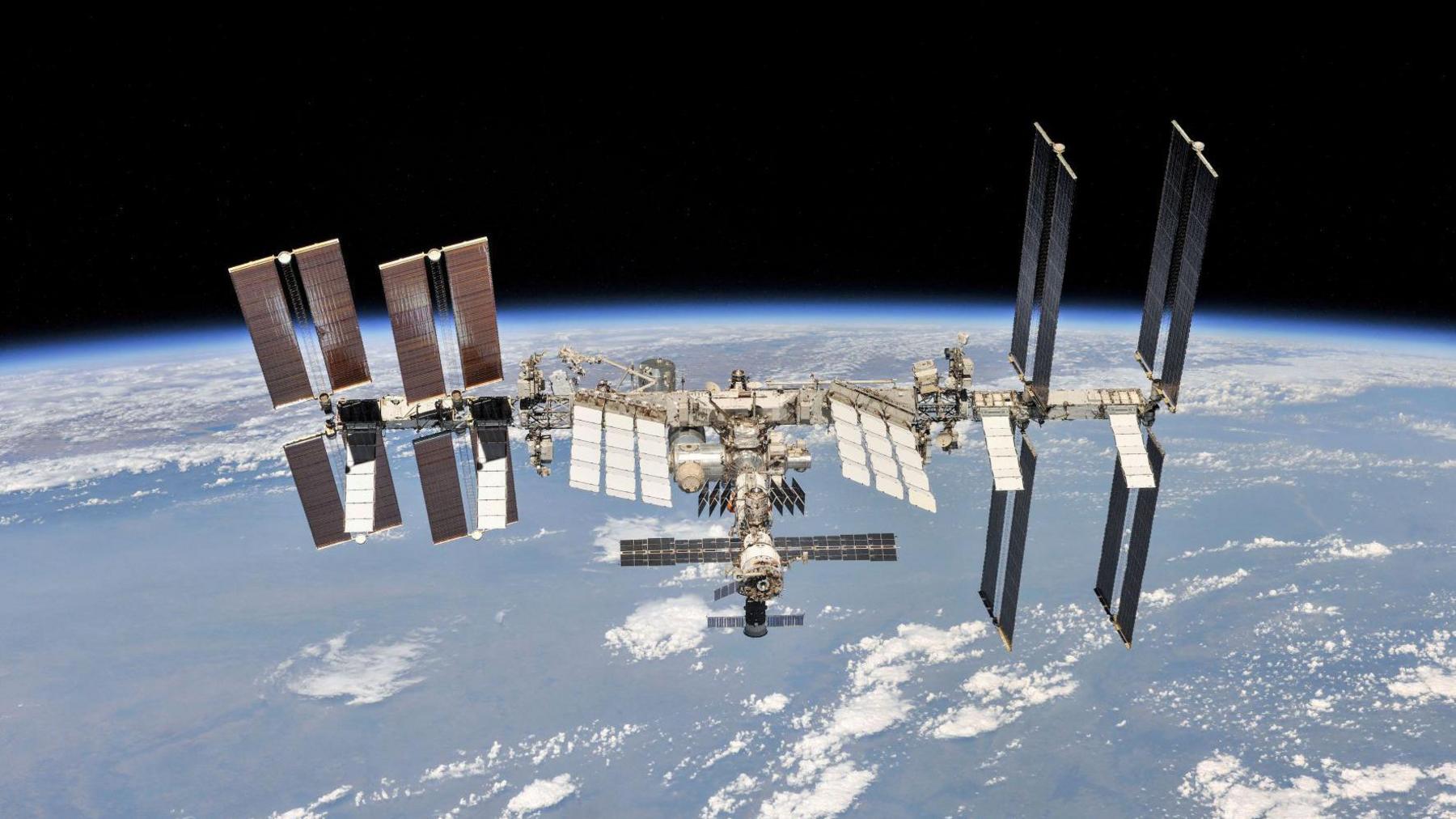 ISS to fly over UK on Christmas Day: How and when you can see it - BBC ...