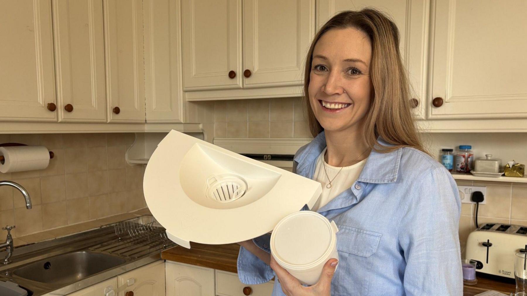 My fight to get miscarriage cradle kits in every hospital - BBC News