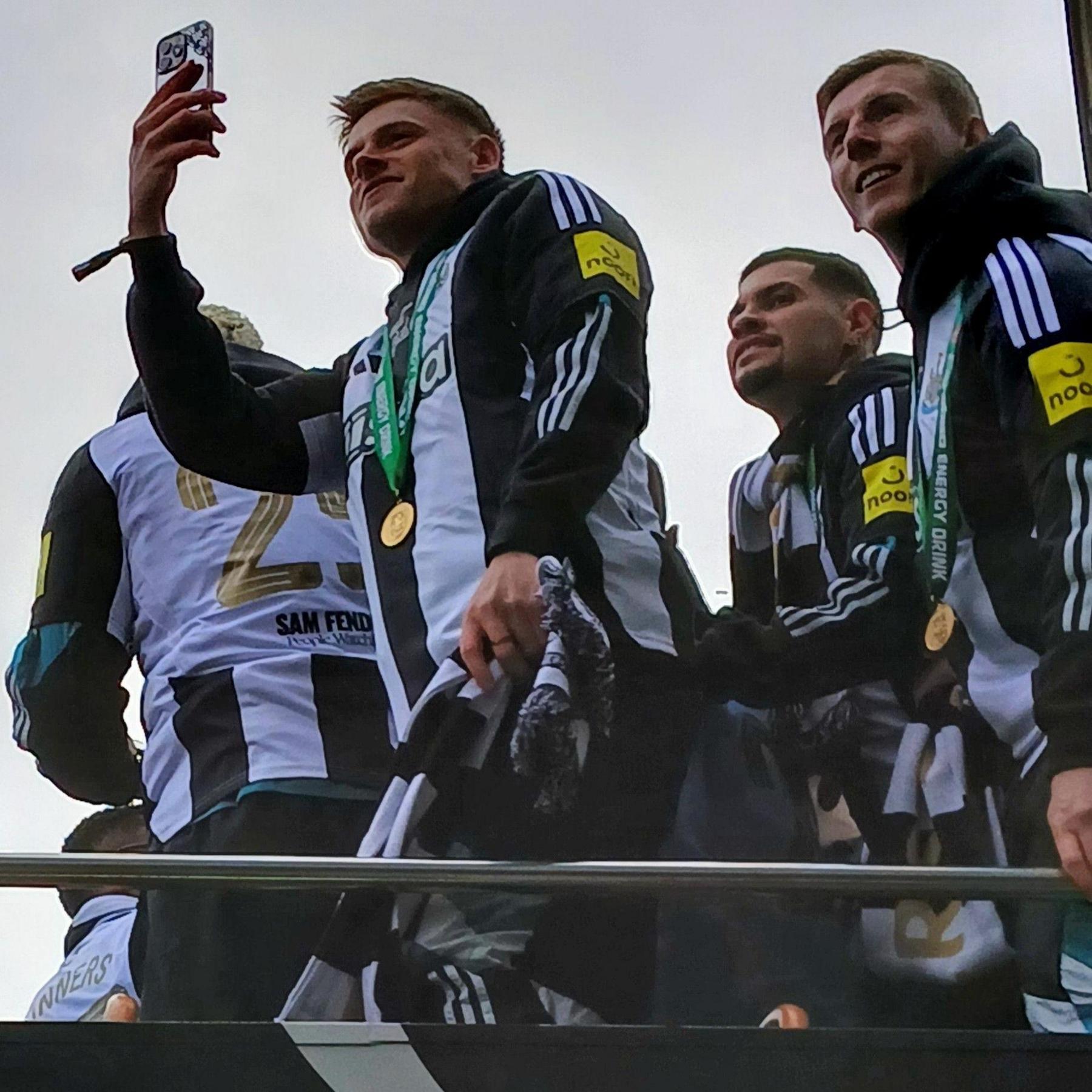 Newcastle news: Fan photos from trophy parade - BBC Sport