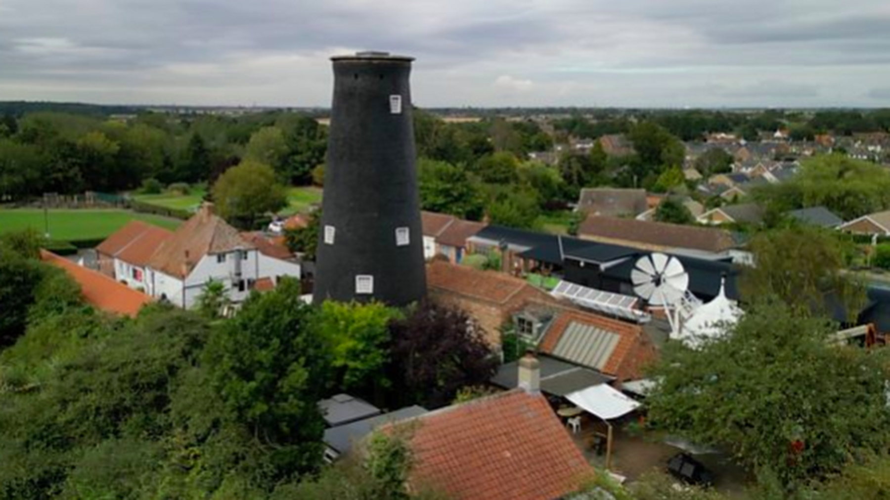 Waltham Windmill sails put back on to complete restoration work - BBC News