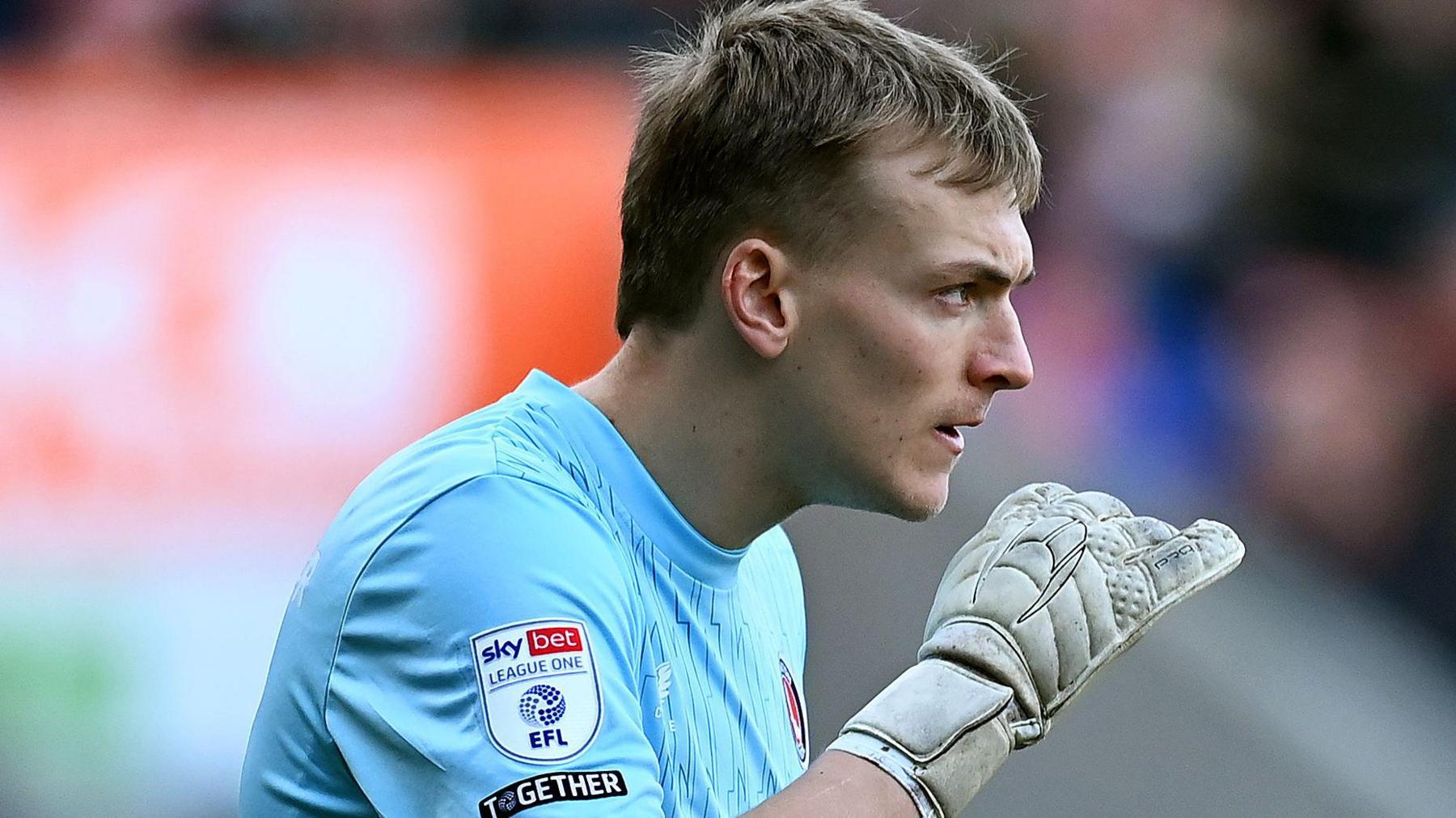 Dundee Utd sign Charlton keeper Ashley Maynard-Brewer - BBC Sport