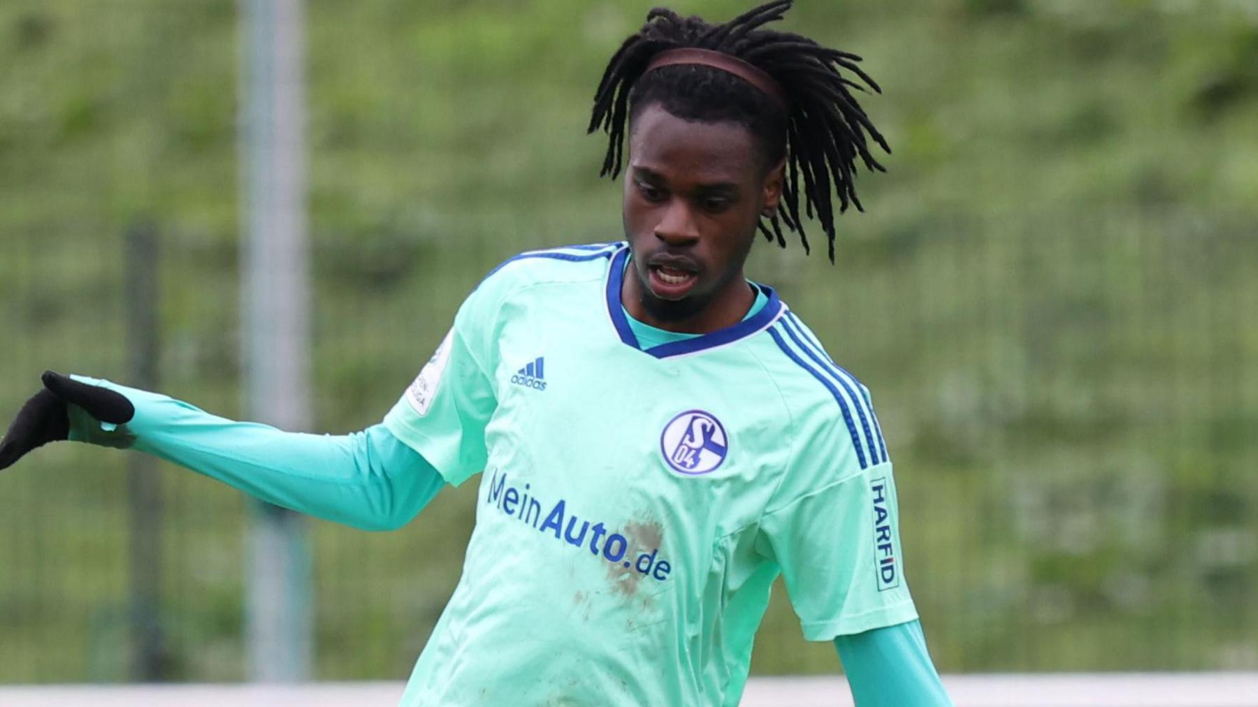 Emmanuel Gyamfi: Aberdeen sign Schalke left-back on four-year deal ...