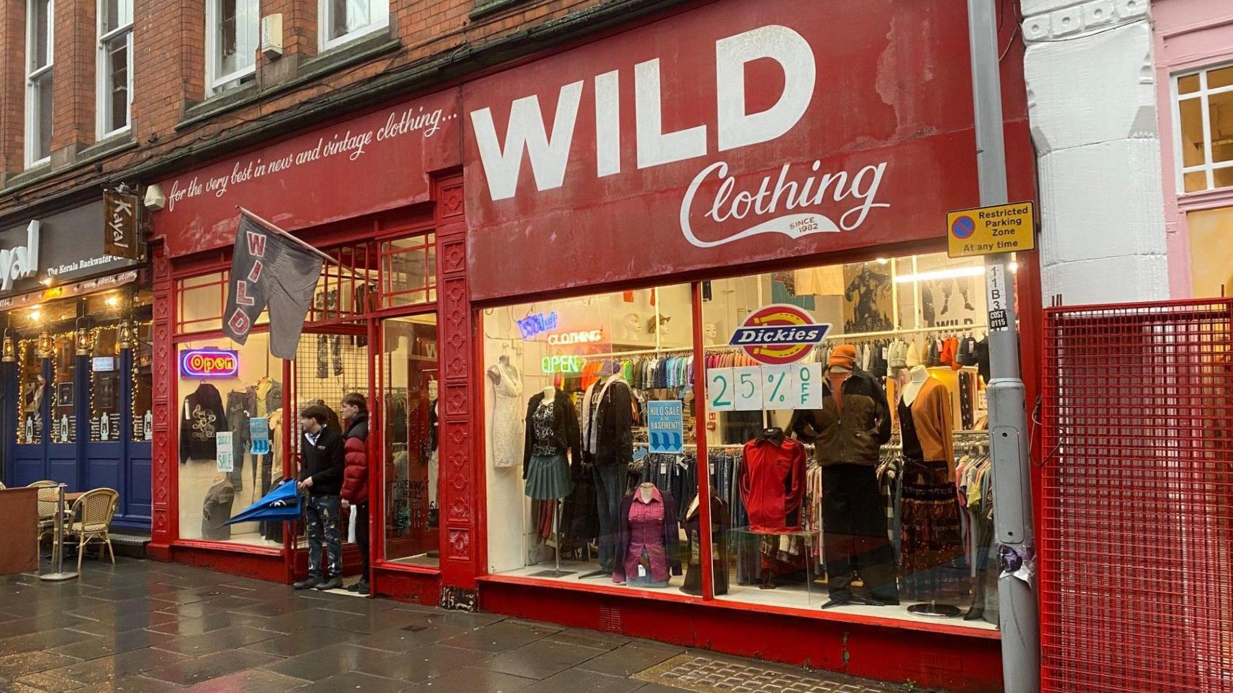 'Iconic' Nottingham city centre vintage shop to close - BBC News