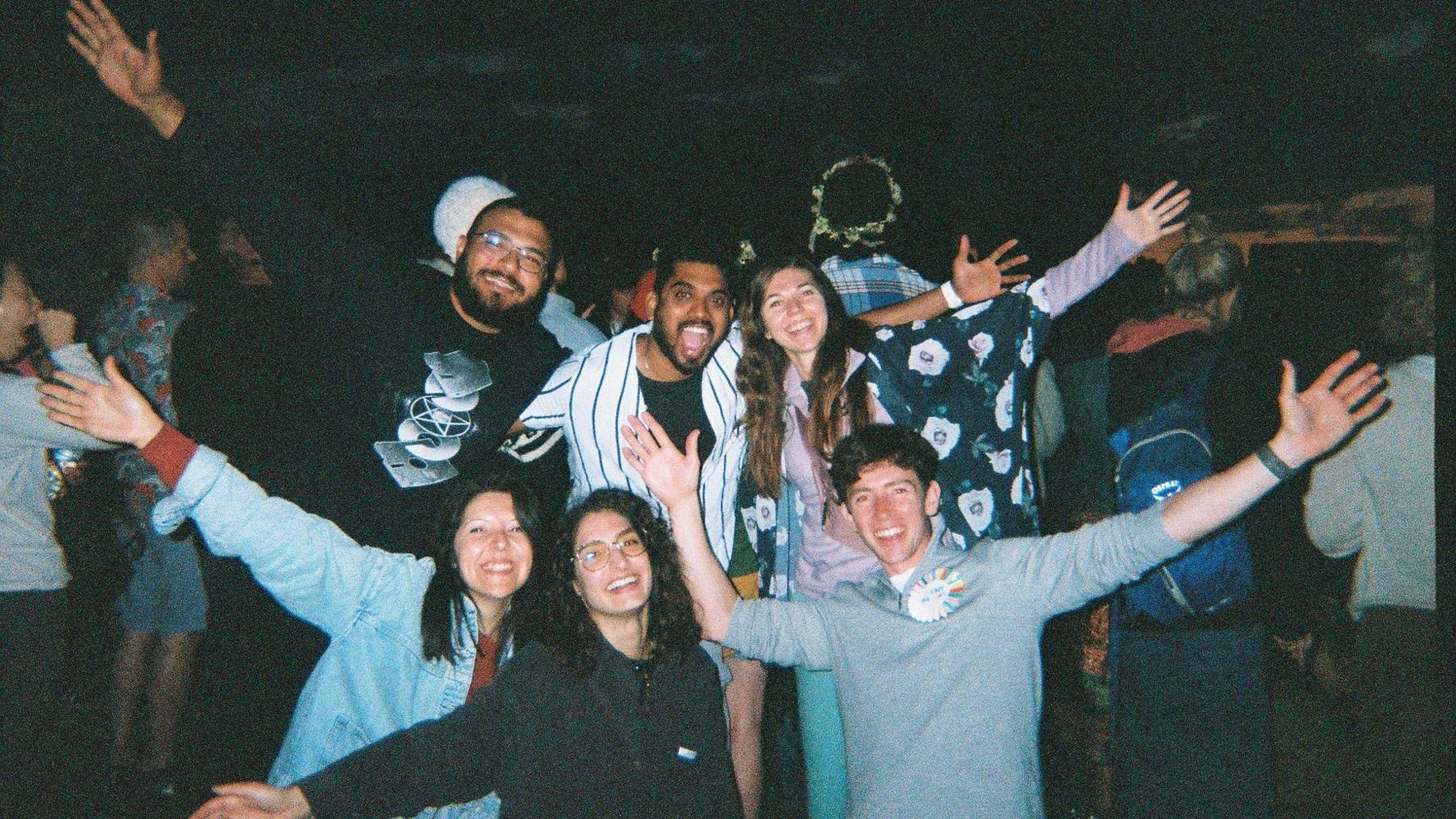 Generation lonely: The group helping young people make friends - BBC News