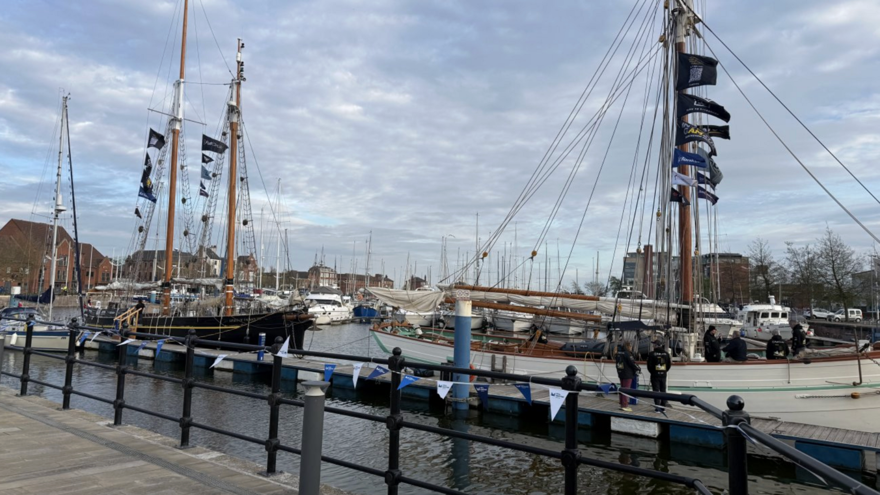 Tall ships crewed by veterans arrive in Hull Marina - BBC News
