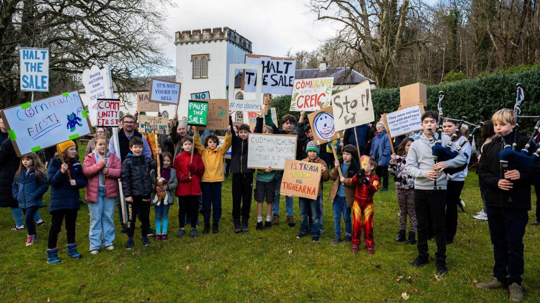 Teaghlach Canadianach nan uachdarain air Oighreachd Shlèite ...