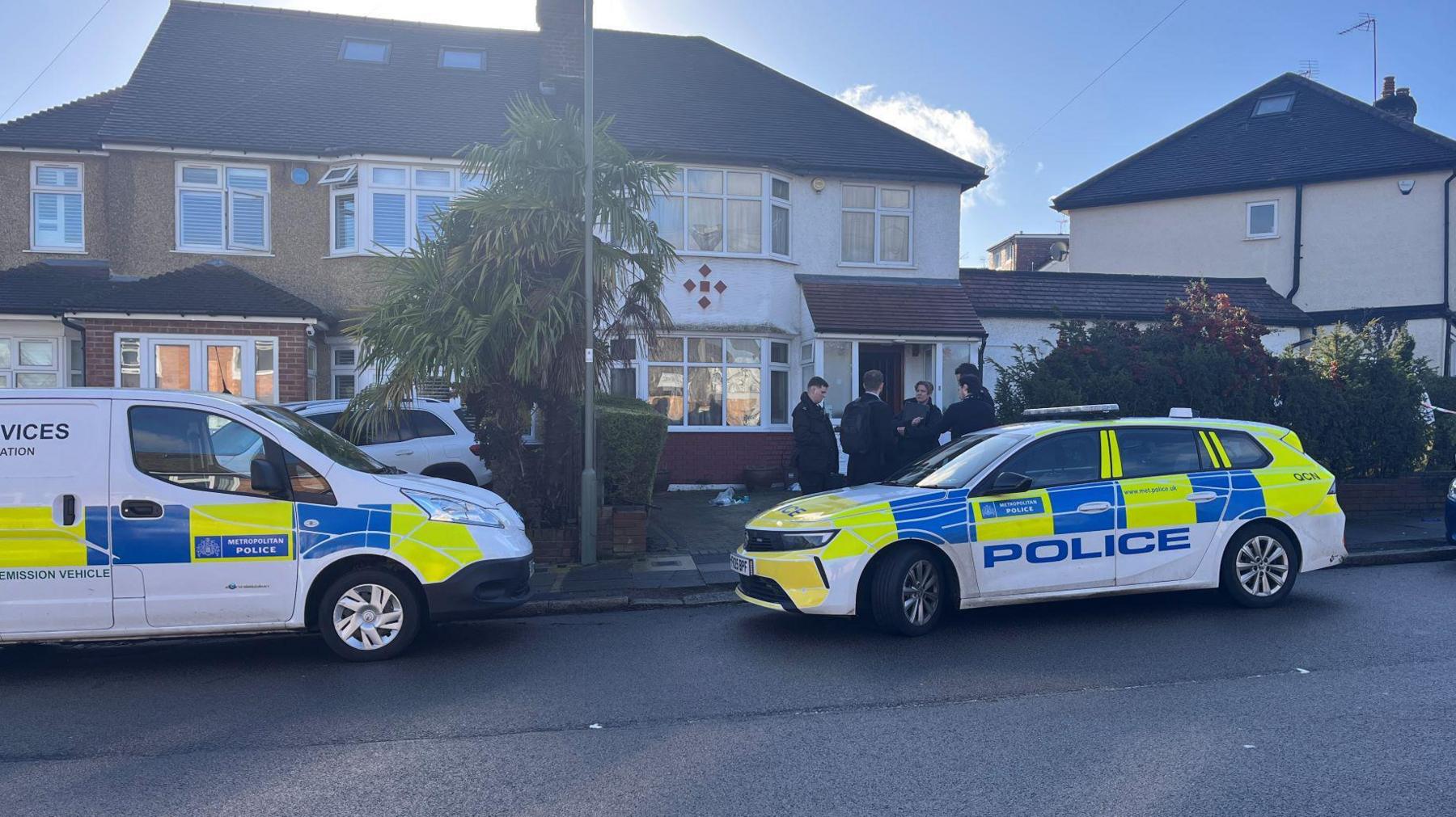 Two people aged 90 die in Barnet house fire - BBC News