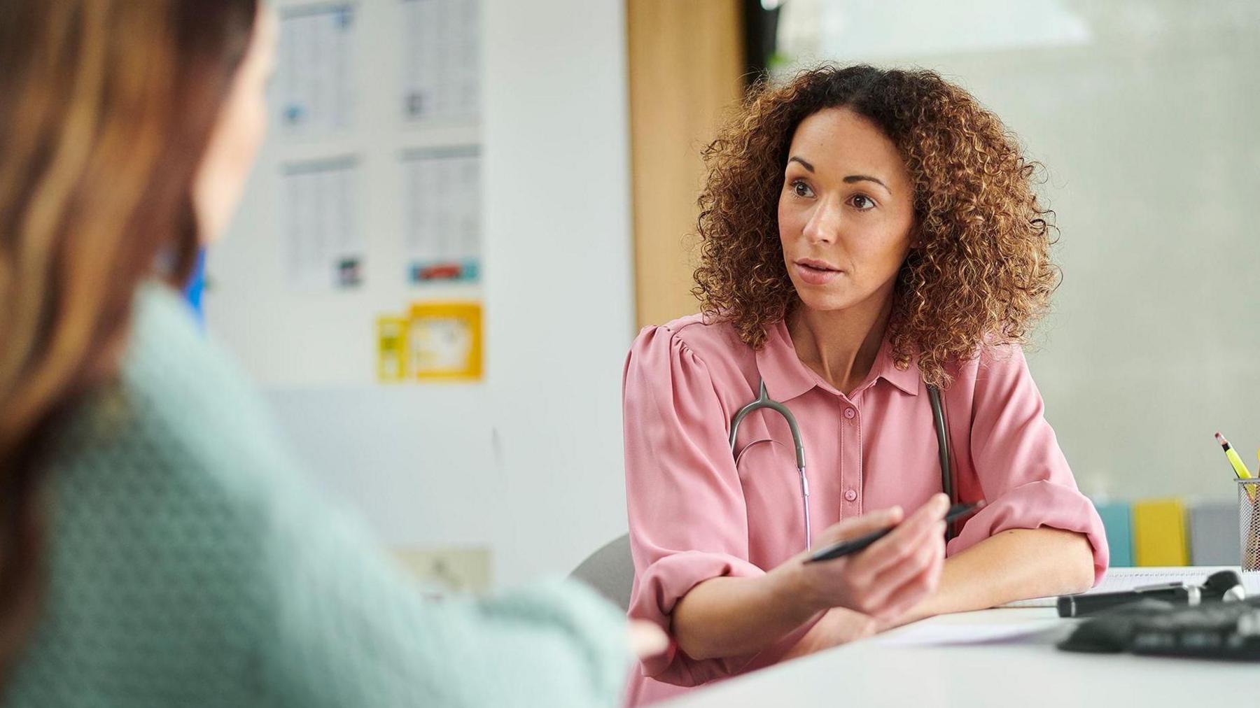 GPs told to guarantee same-day appointments for urgent cases - BBC News
