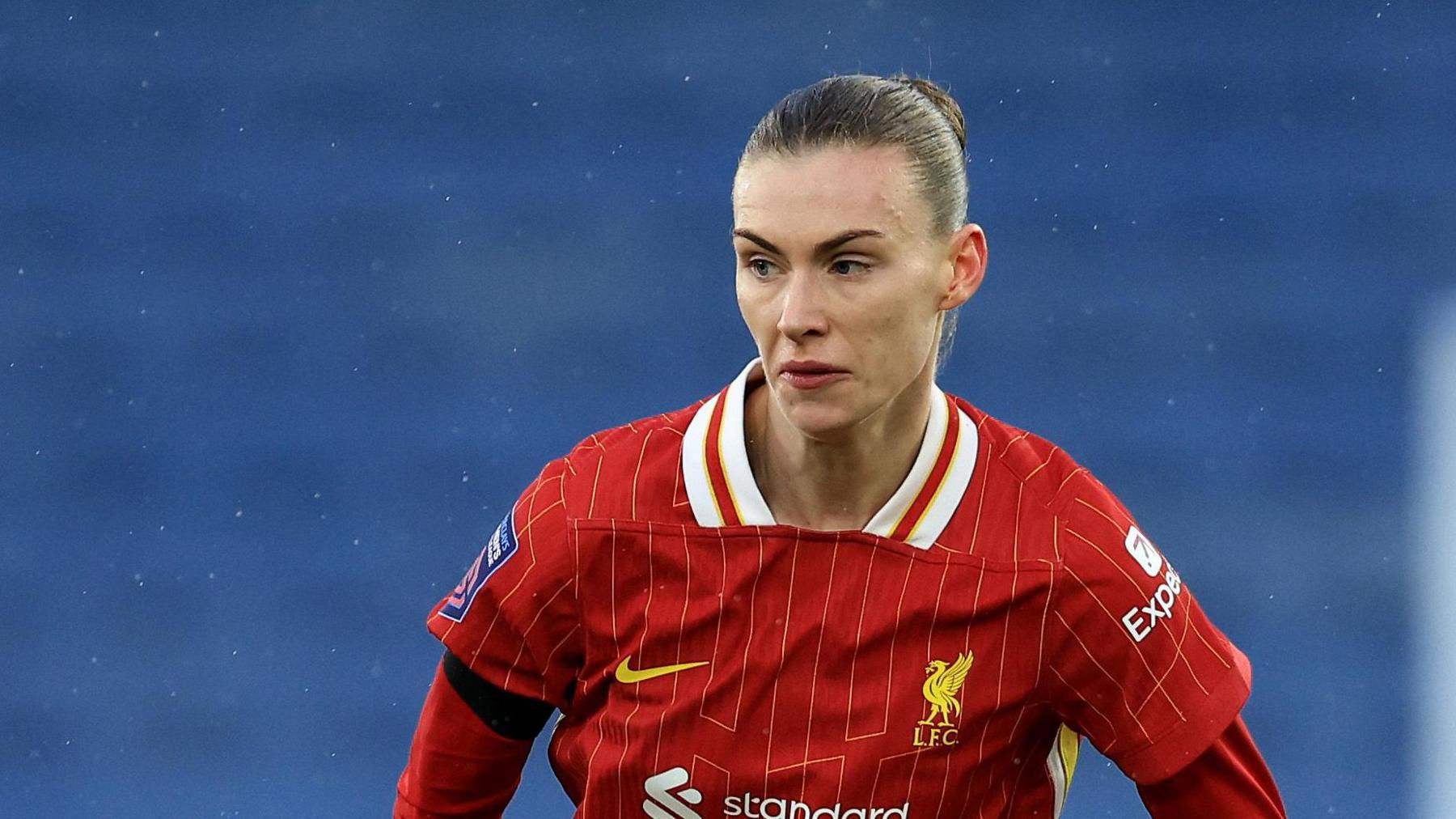 Liverpool defender Jenna Clark signs new deal - BBC Sport