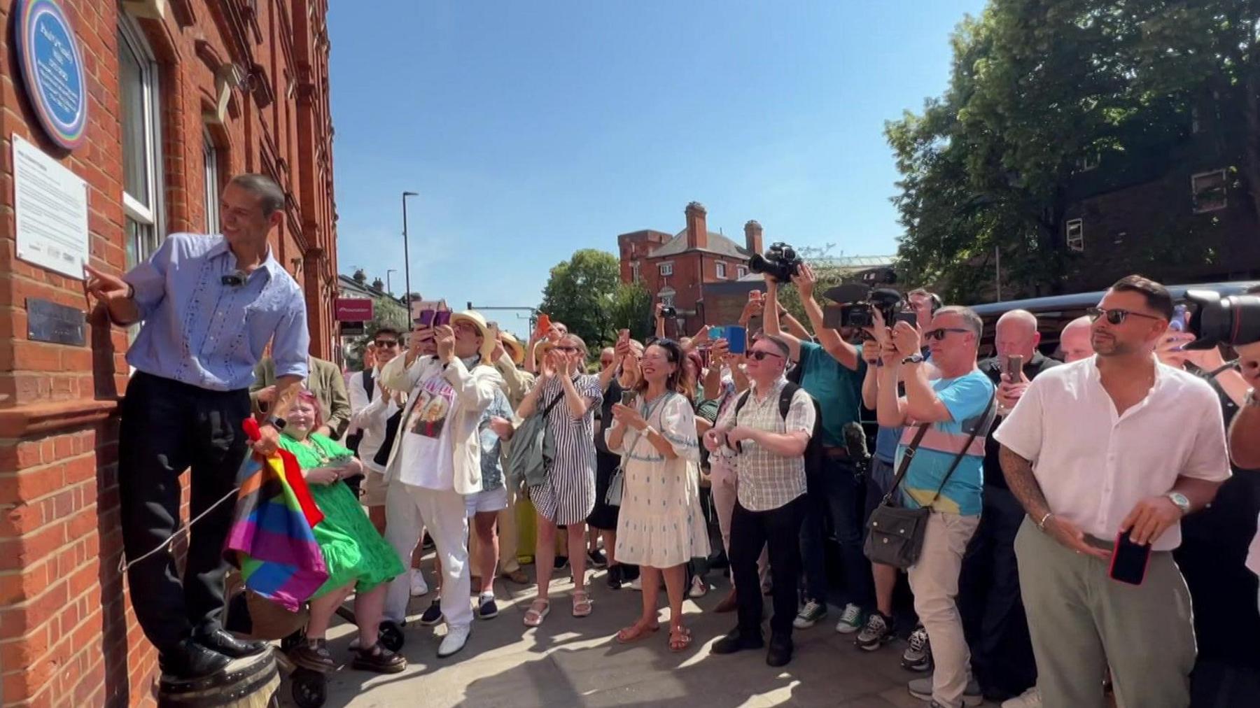 Rainbow plaque for Paul O'Grady's former Vauxhall home - BBC News