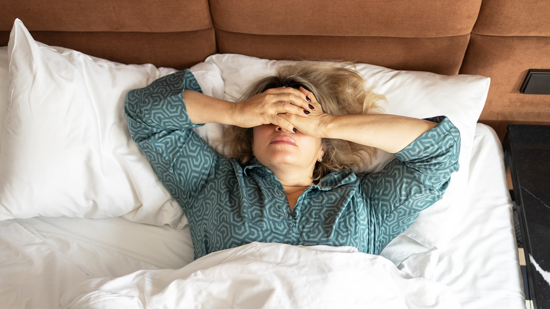 Menopause: Alternative to HRT for hot flushes now on NHS - BBC News