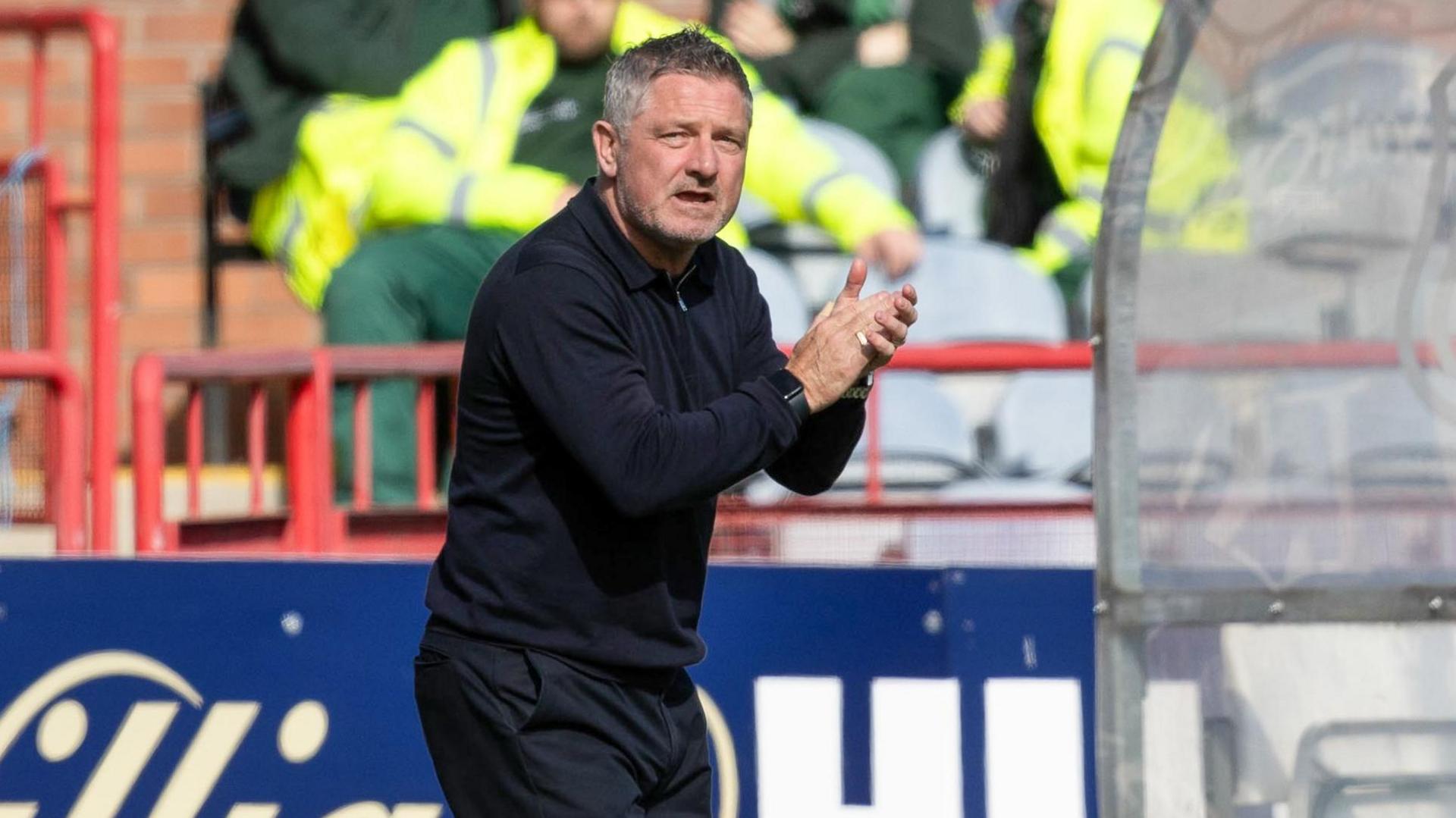 Dundee boss Docherty wants to spoil Hibs' party - BBC Sport