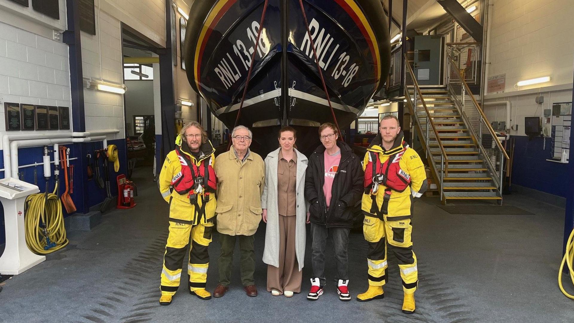 'We'll never forget': Family thanks RNLI for Nicola Faith search - BBC News