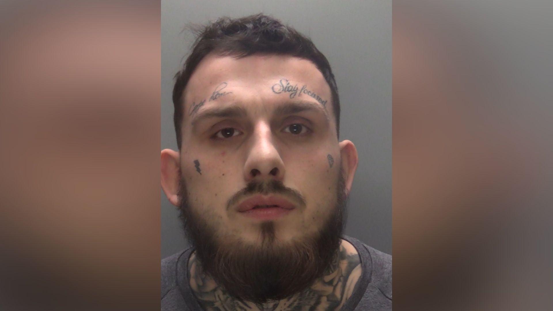 Prison officer who had sexual relationship with inmate is jailed - BBC News