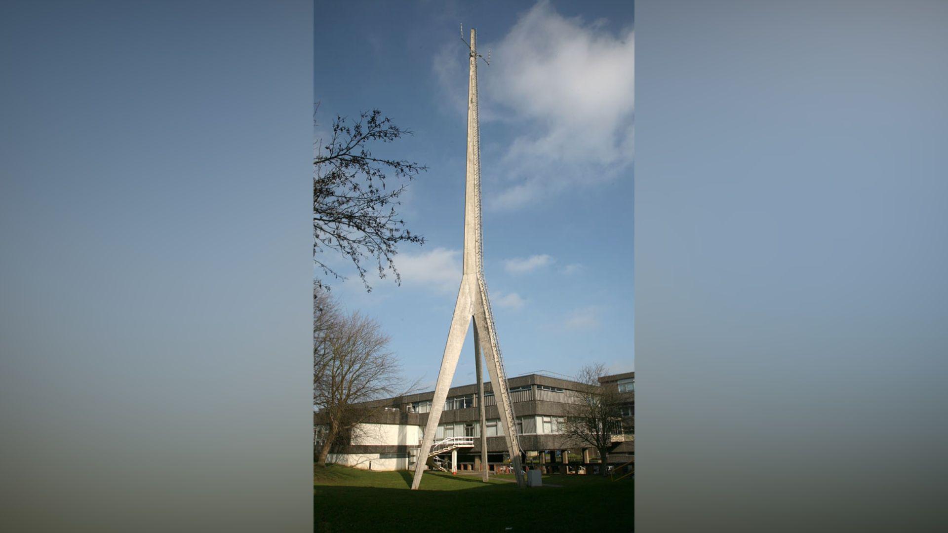 Durham Police mast dismantling investigation calls - BBC News
