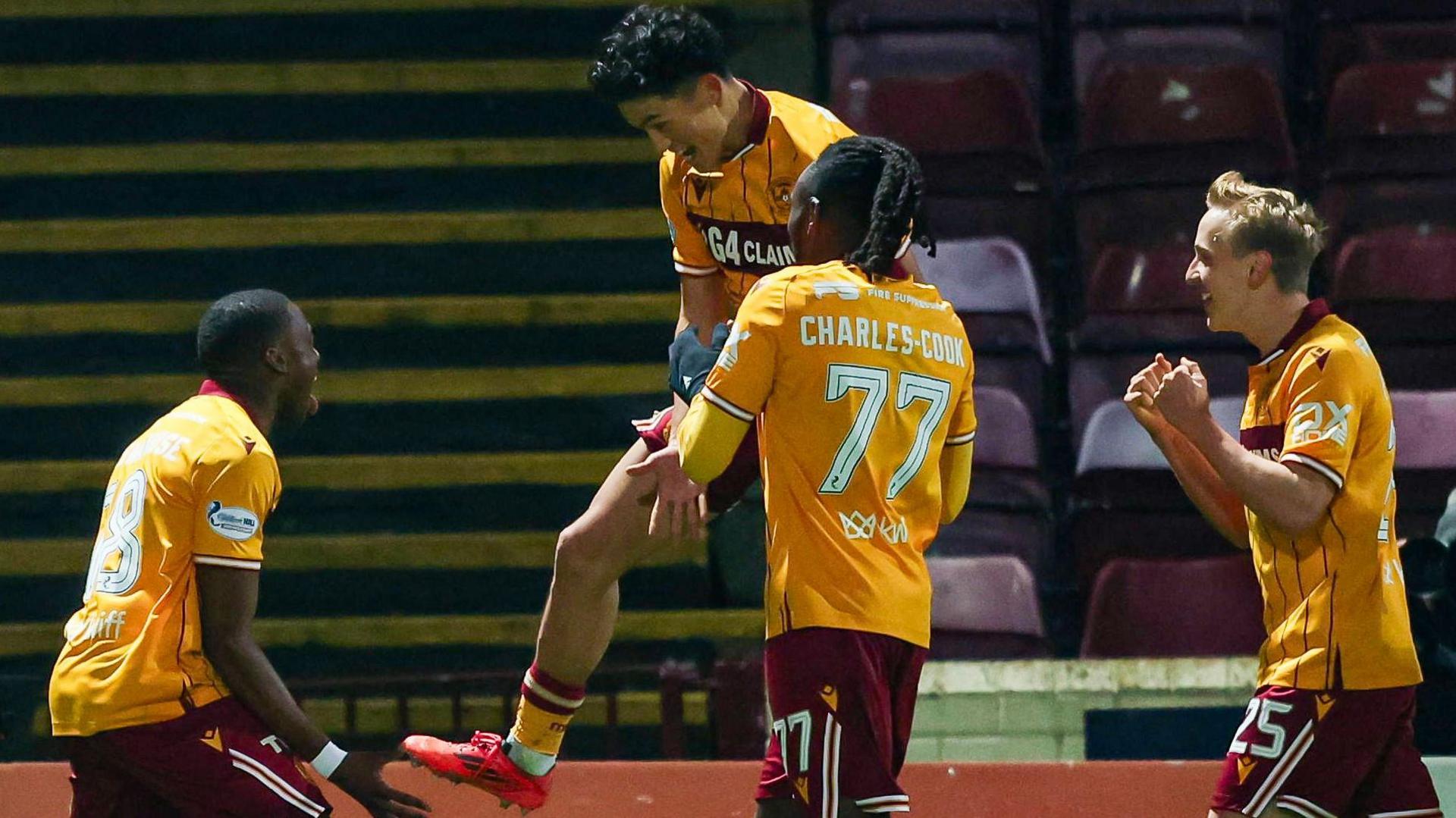 Motherwell fan views on 2-0 win over Hibs - BBC Sport