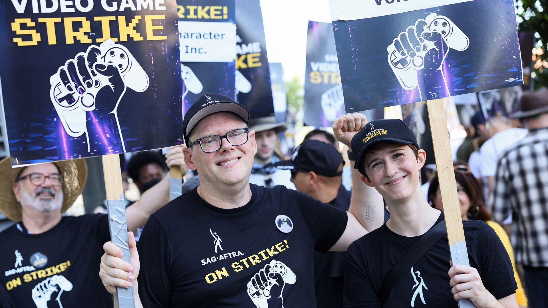 Video game actors strike: Performers protest outside Disney - BBC Newsround