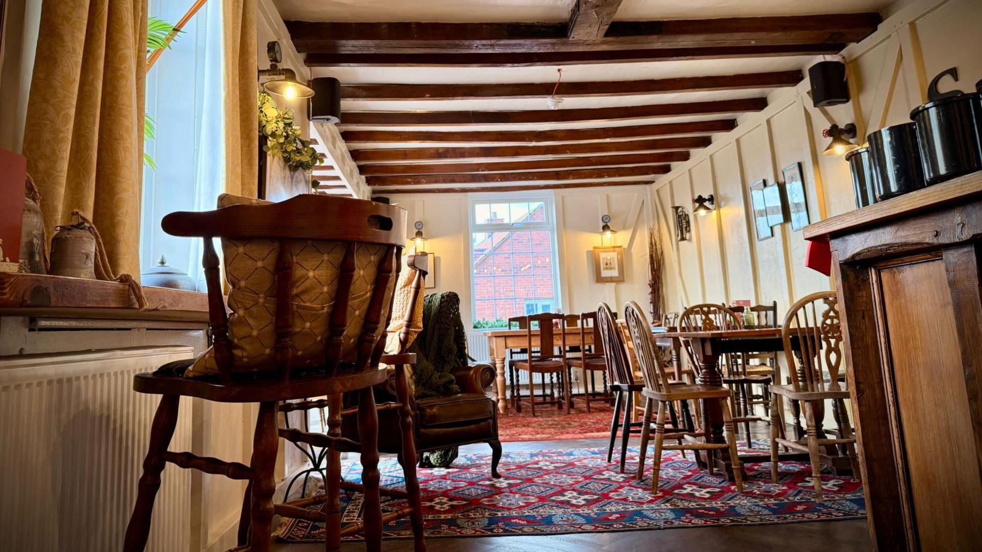 Shropshire pub saved by locals reopens for Christmas - BBC News