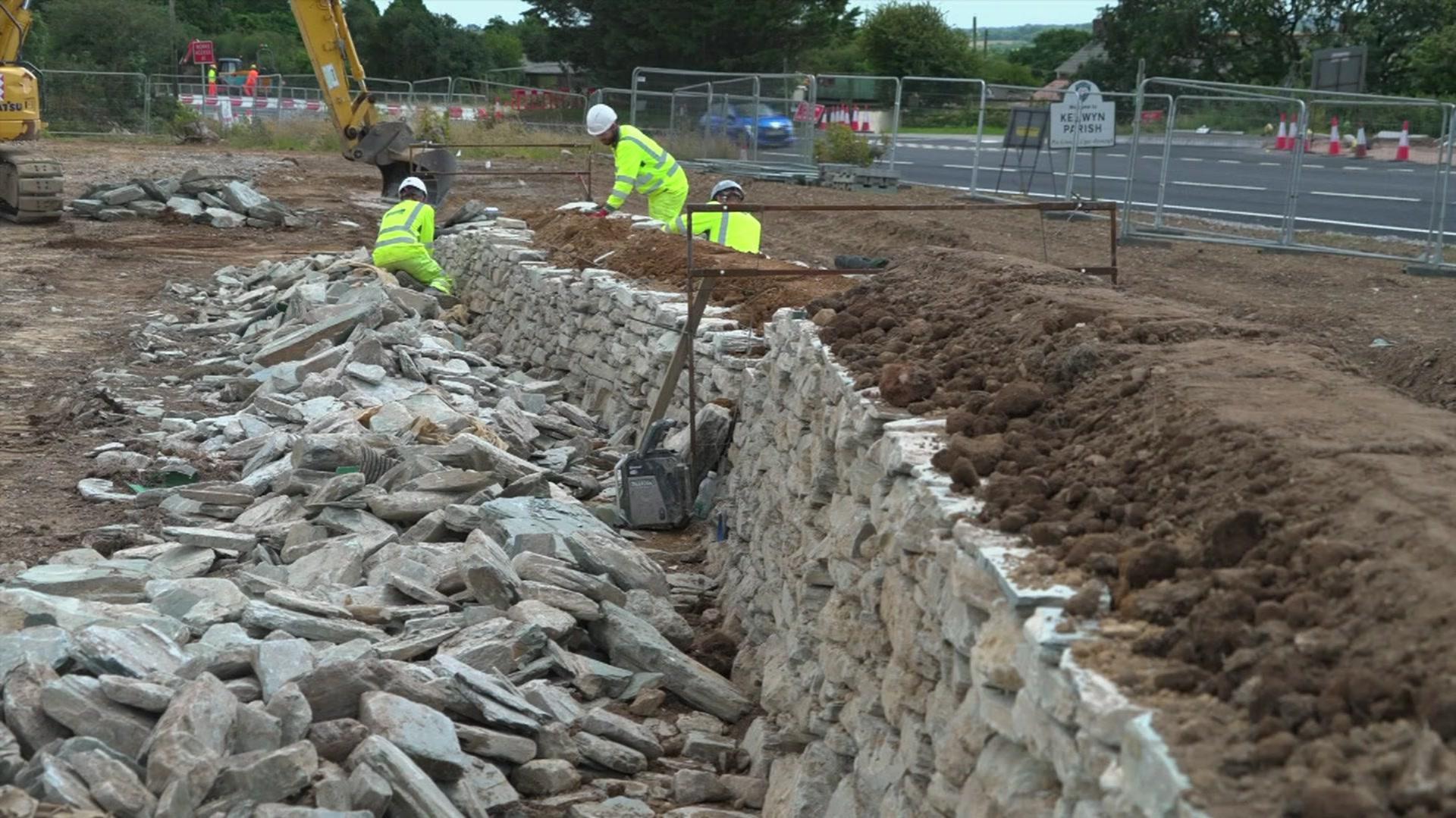A30 upgrade: Cornish hedging rebuilt - BBC News