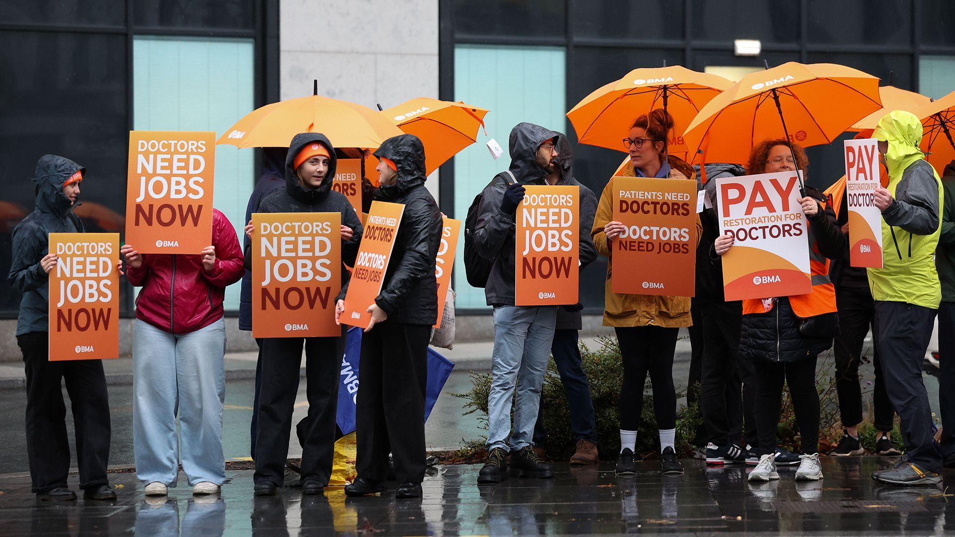 Doctor strike inflicting pain and misery on patients - Streeting - BBC News