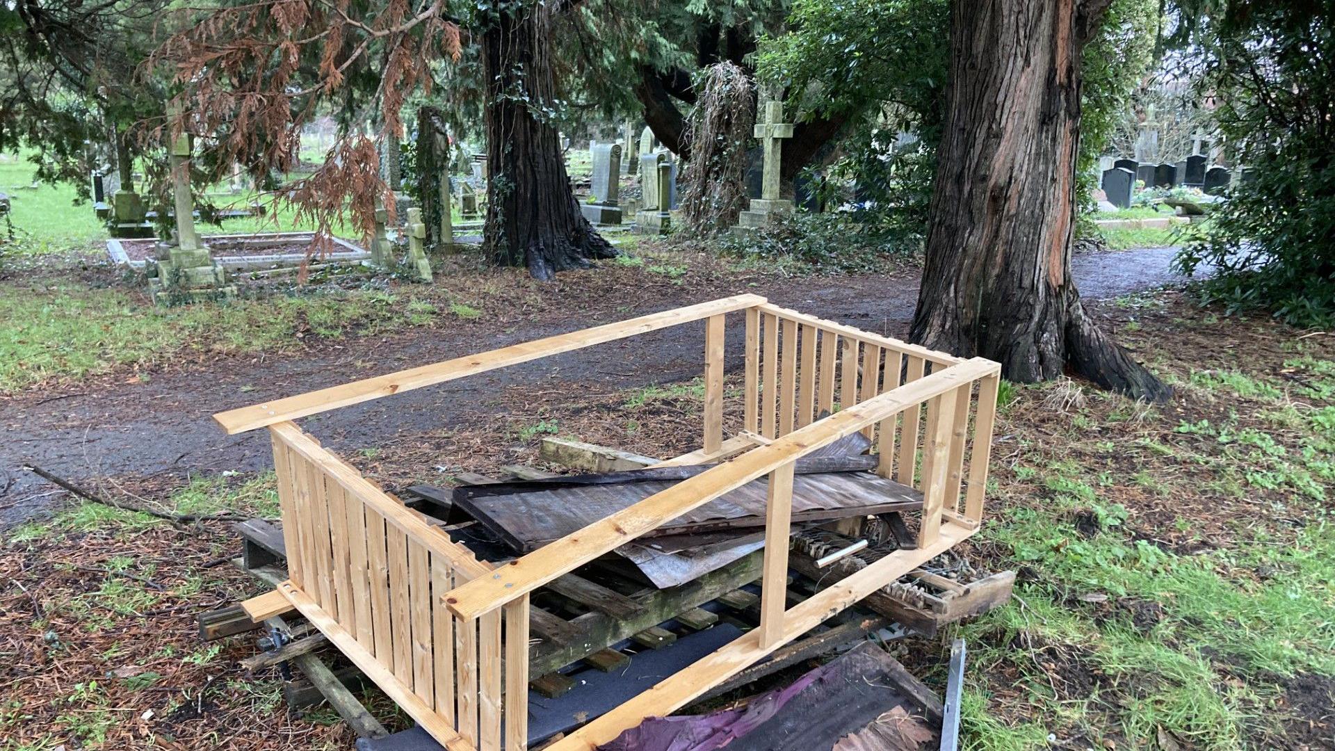 Fly-tipping at Southampton graveyard leaves mourners disgusted - BBC News