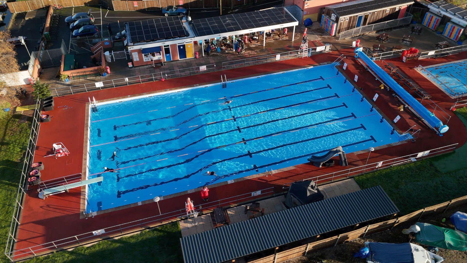 Beccles Lido to open over Christmas period for festive dippers - BBC News