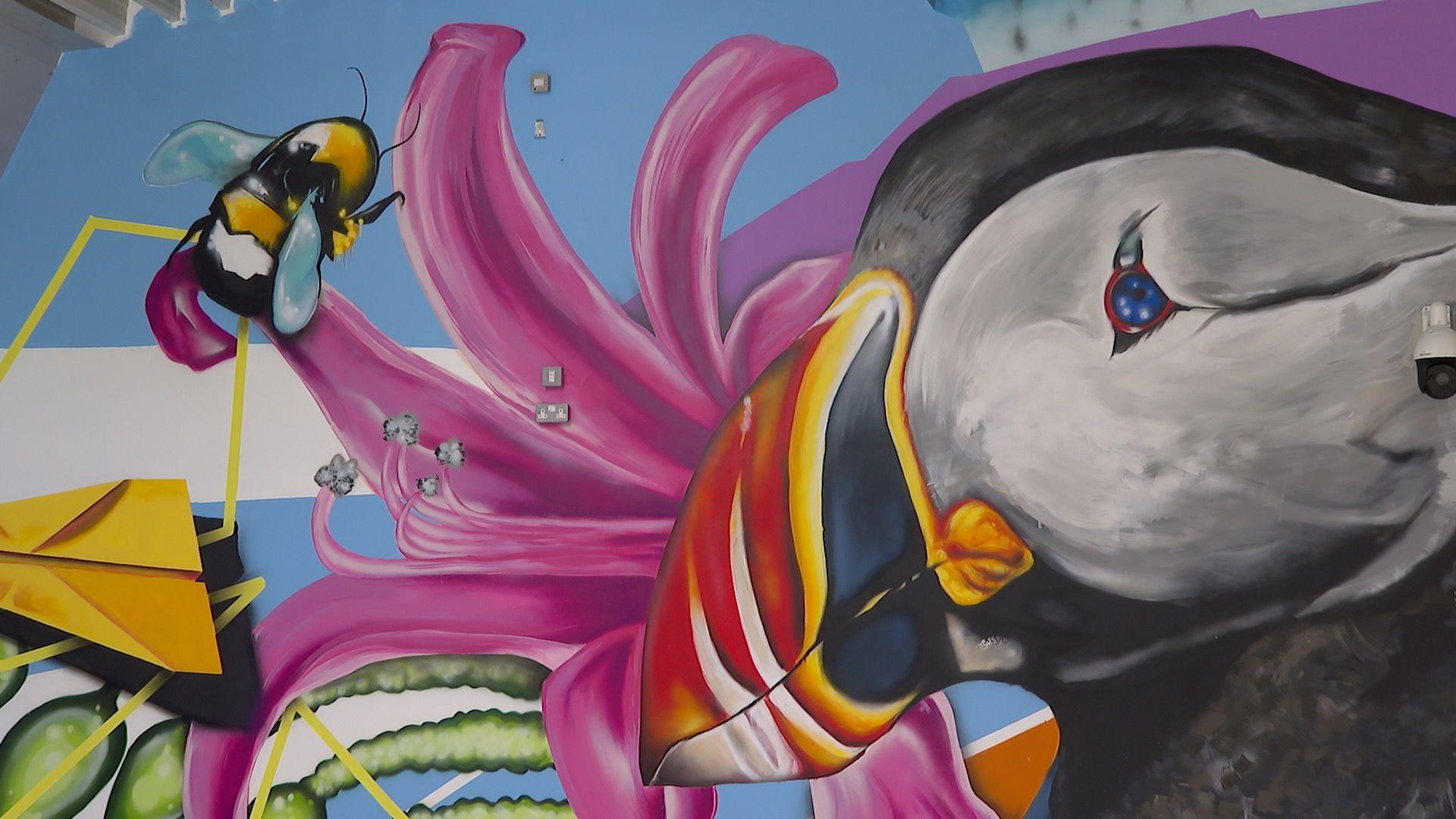 Guernsey Airport's huge welcome mural unveiled - BBC News
