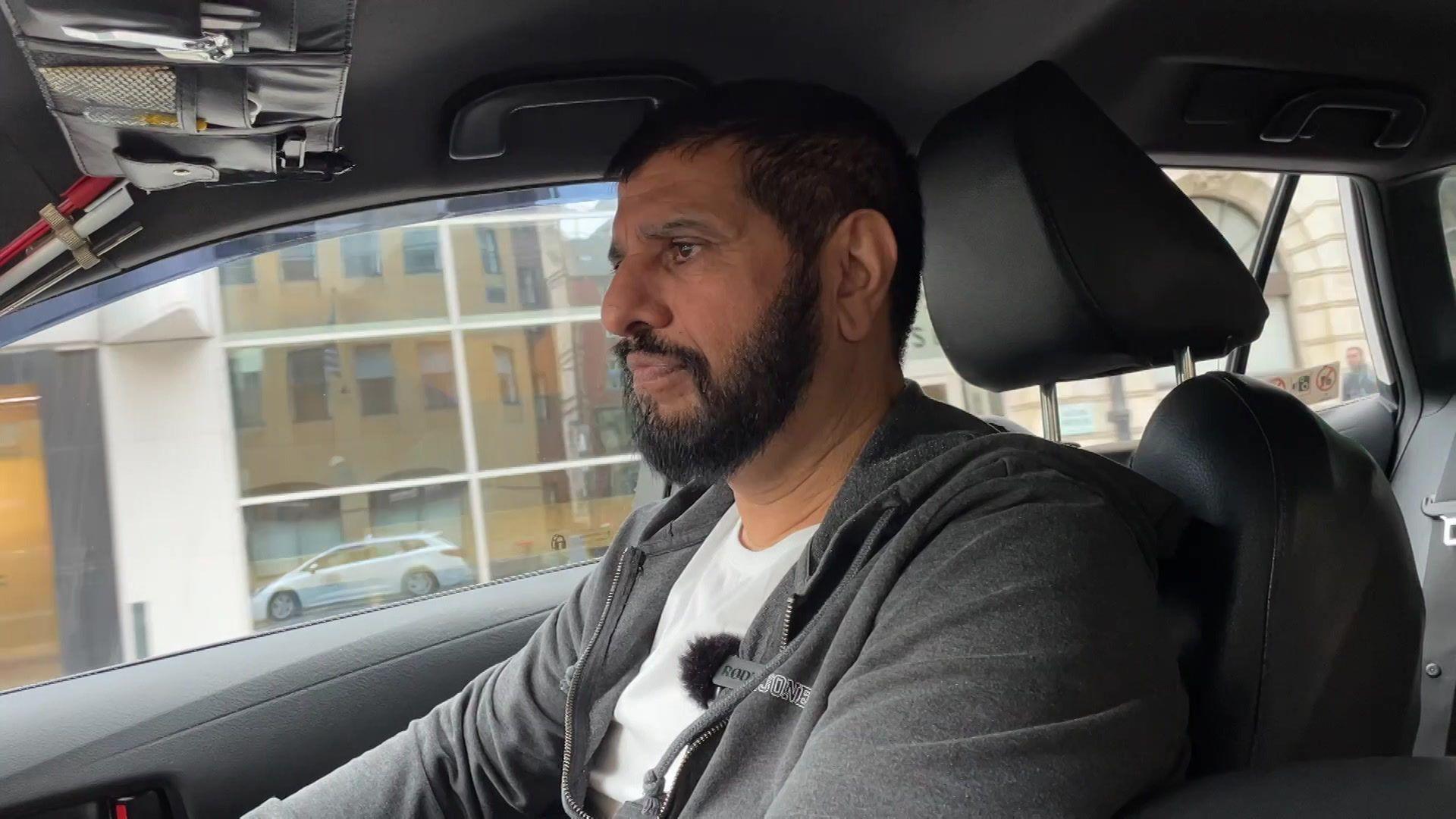Drivers urge swift end to Leeds Railway Station drop-off 'chaos' - BBC News