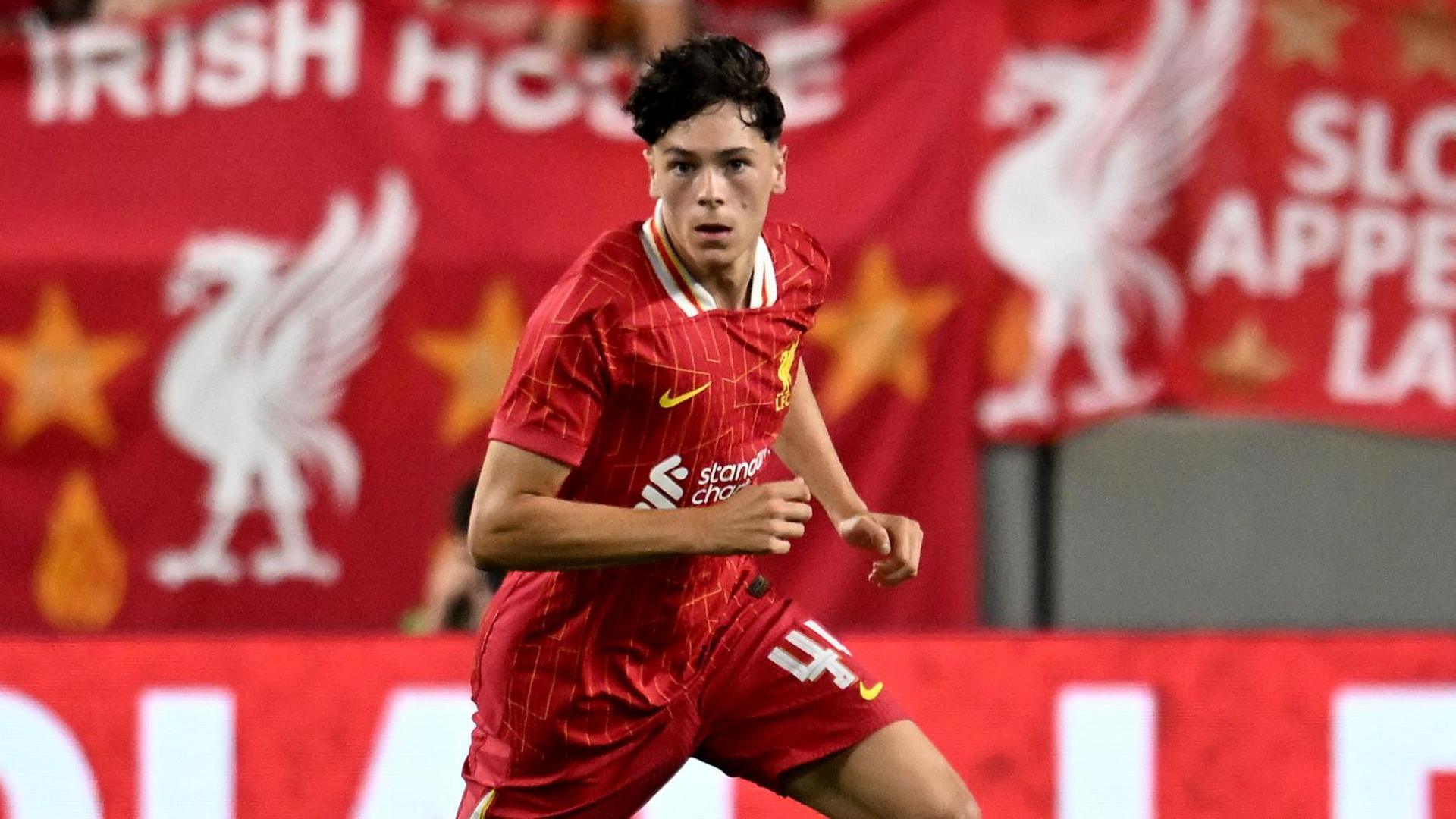 Luke Chambers: Charlton bring in Liverpool left-back on loan - BBC Sport