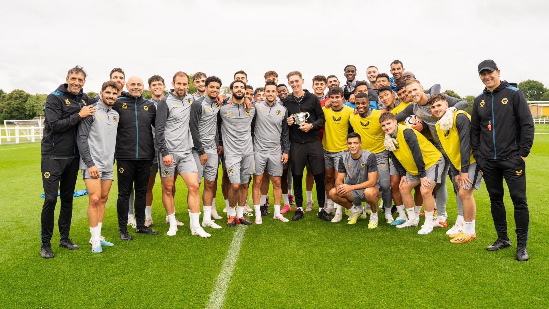 Wimbledon boys' champion meets Wolverhampton Wanderers players - BBC News