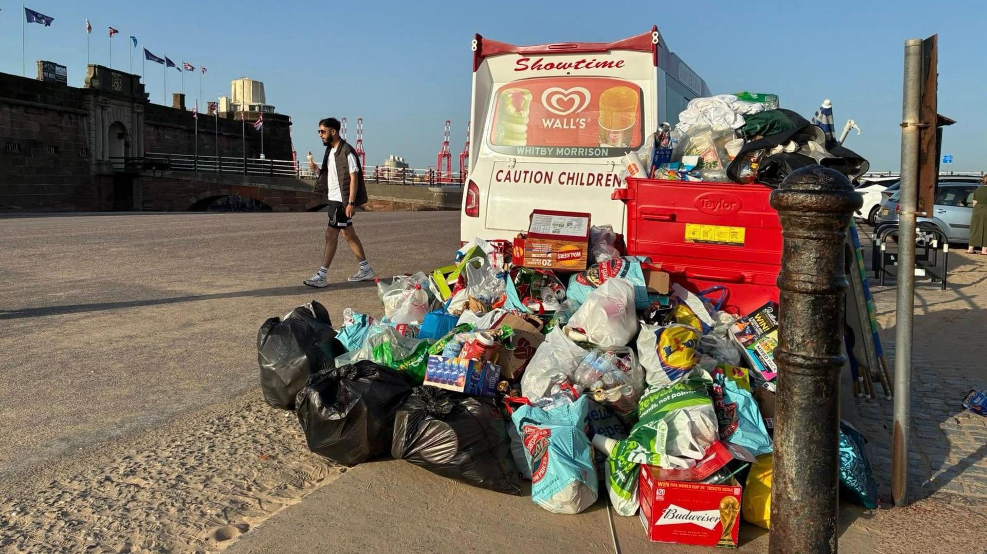 New Brighton beach litter took two days to clear, say volunteers - BBC News
