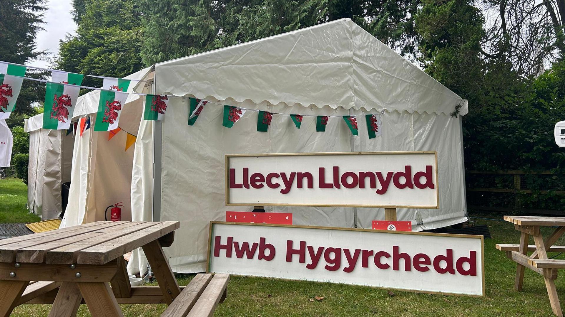 'Diwrnod cyntaf y Brifwyl yn llwyddiannus' - BBC Cymru Fyw