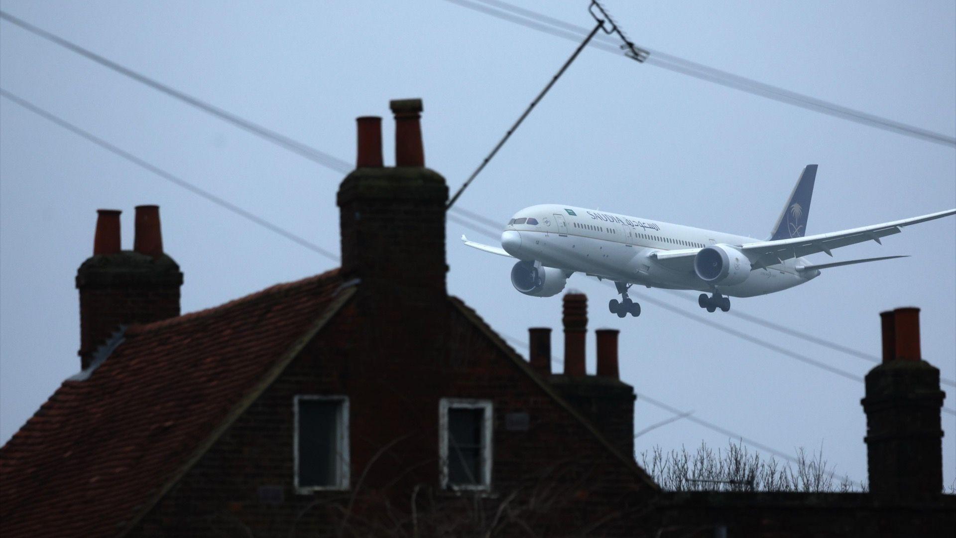 Heathrow Airport runway change 'will make our village unliveable' - BBC ...