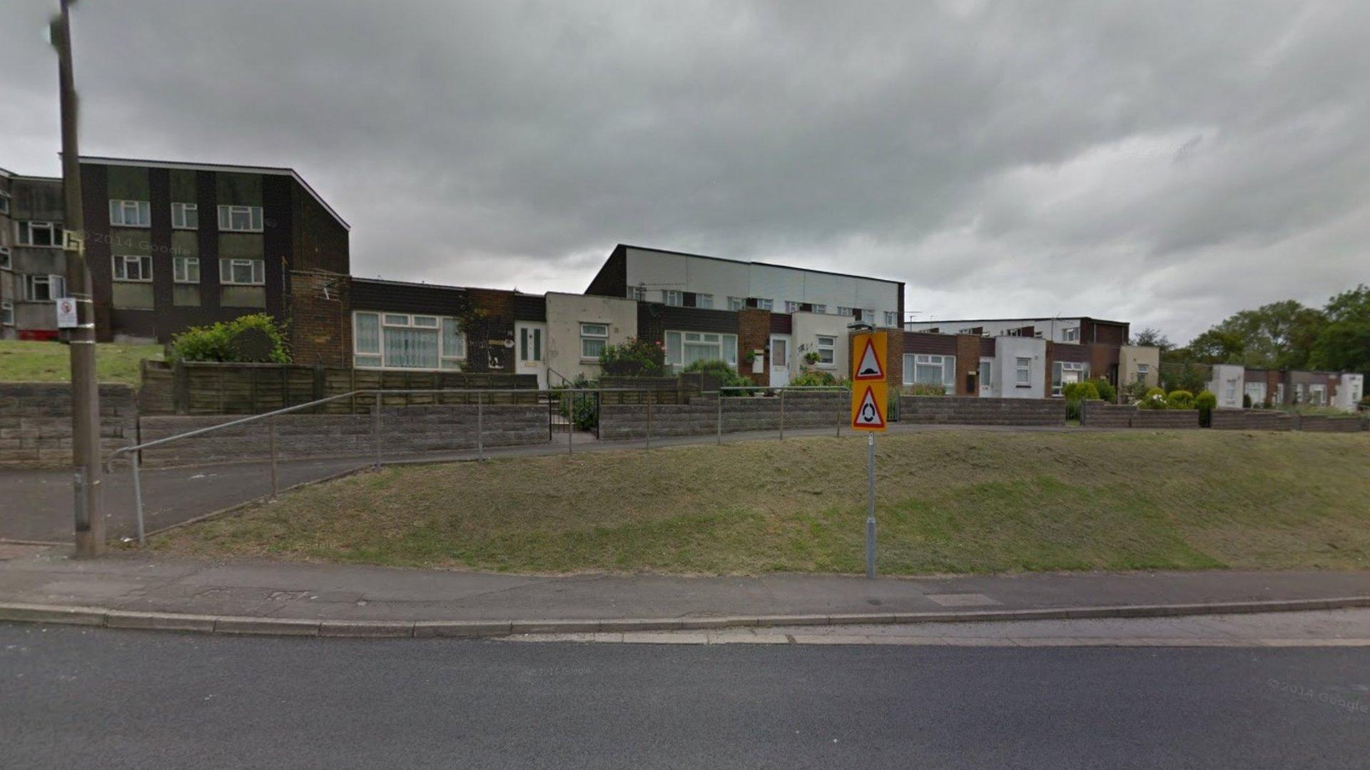 Man, 32, arrested following serious assault in Barry - BBC News