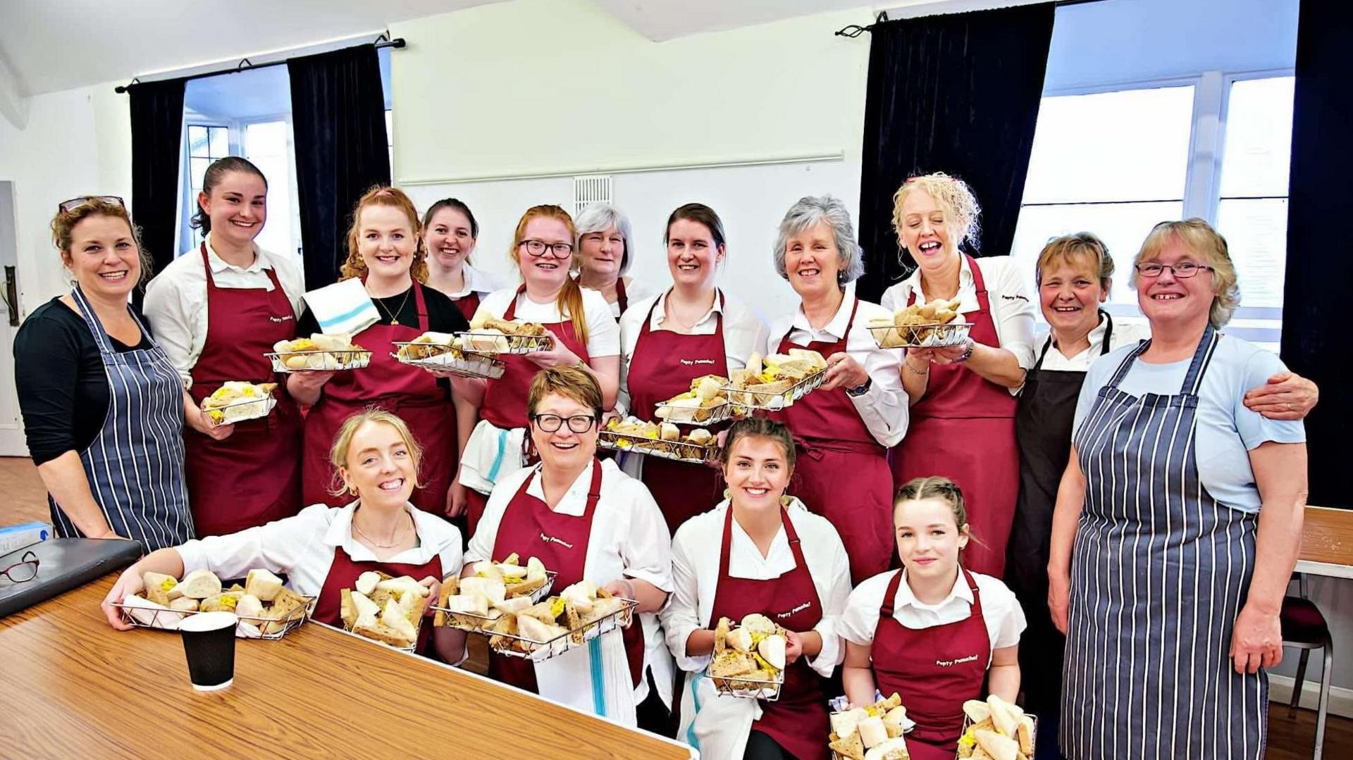 Eleri Roberts a'i 'gwerth amhrisiadwy yn y gymuned' - BBC Cymru Fyw