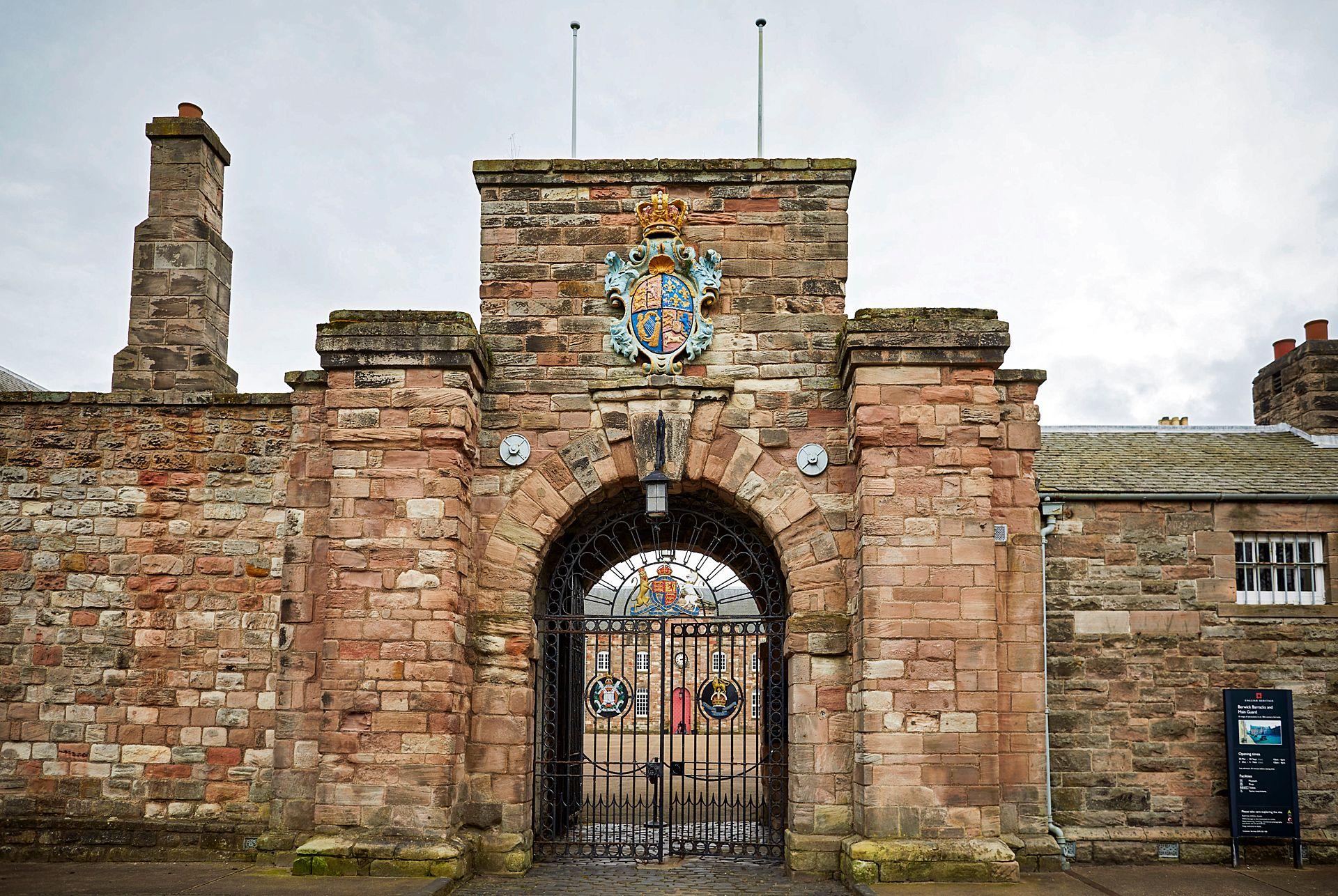 Berwick barracks renovations set to begin - BBC News